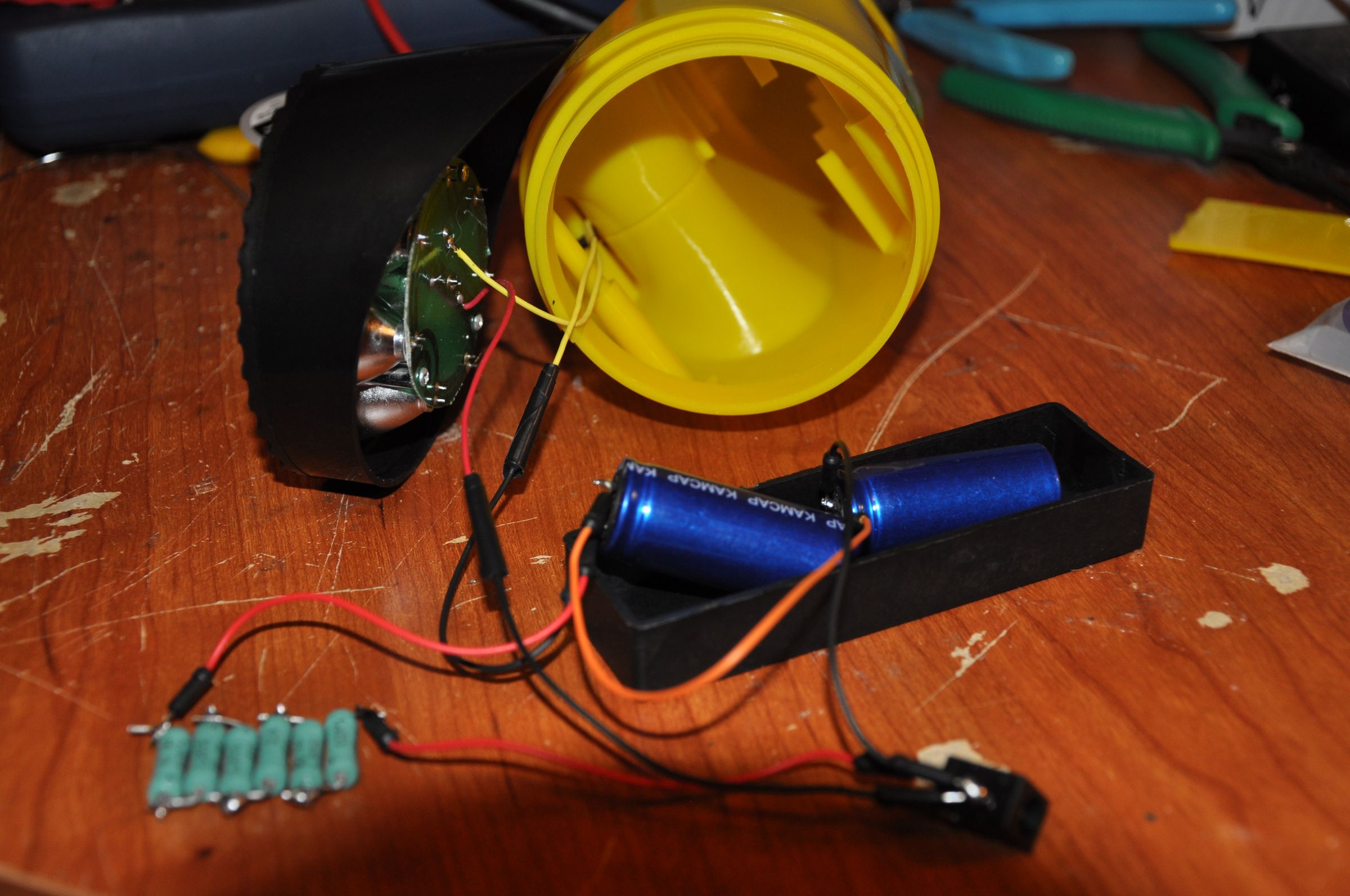 The EXTREMELY EASY VERSION of the Super Capacitor Flash Light : 4 Steps ...