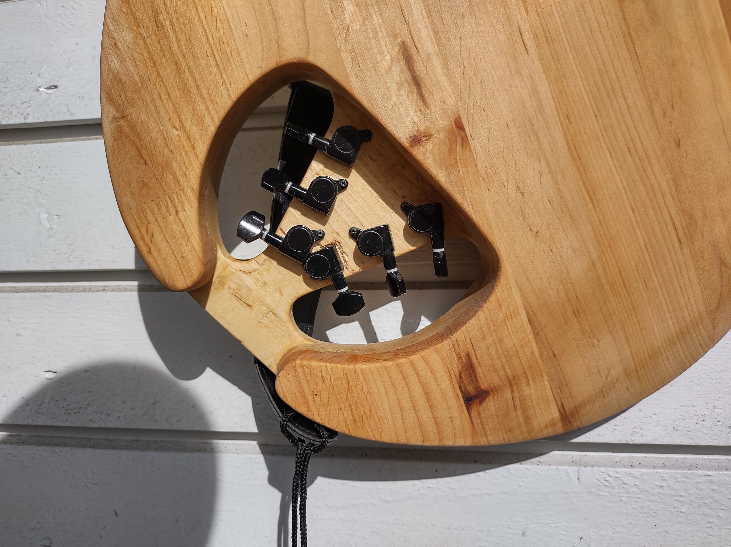 Headless Electric Manta Shaped Guitar With Plain Tuners : 12 Steps ...