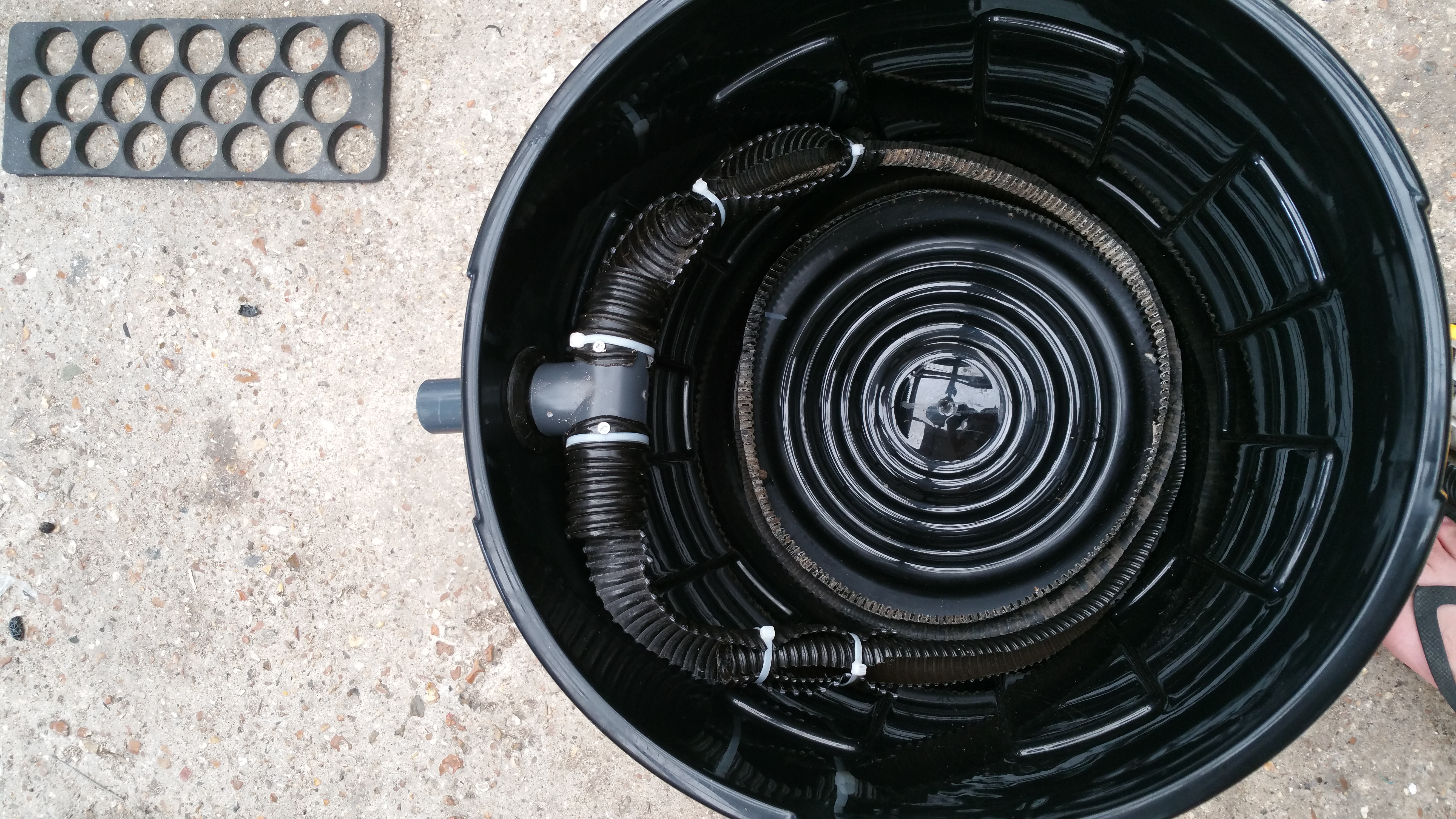 Fly Farm Box. Maggot Box. : 8 Steps (with Pictures) - Instructables