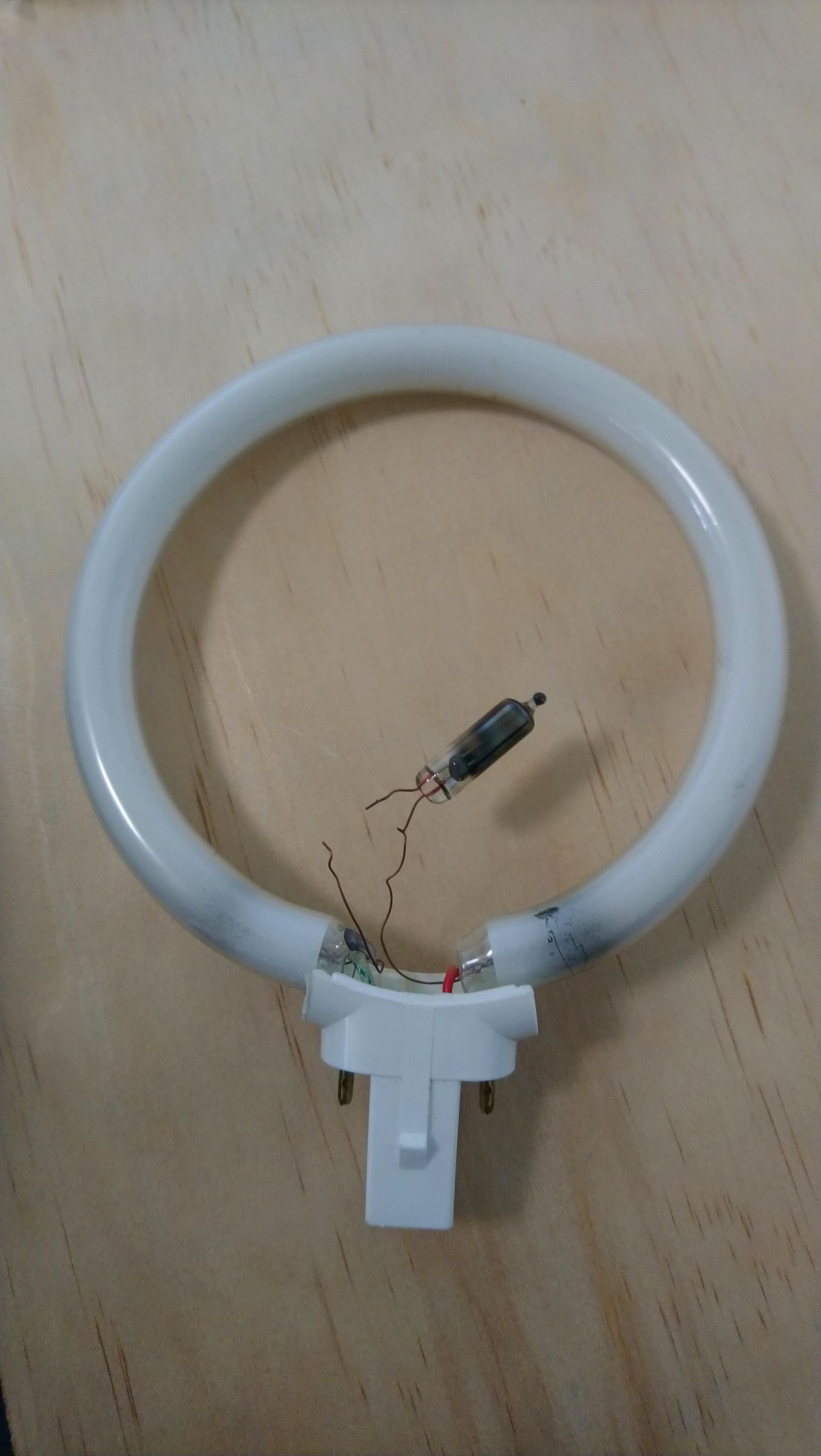 Repair and Upgrade a Magnifying Desk Lamp : 4 Steps - Instructables