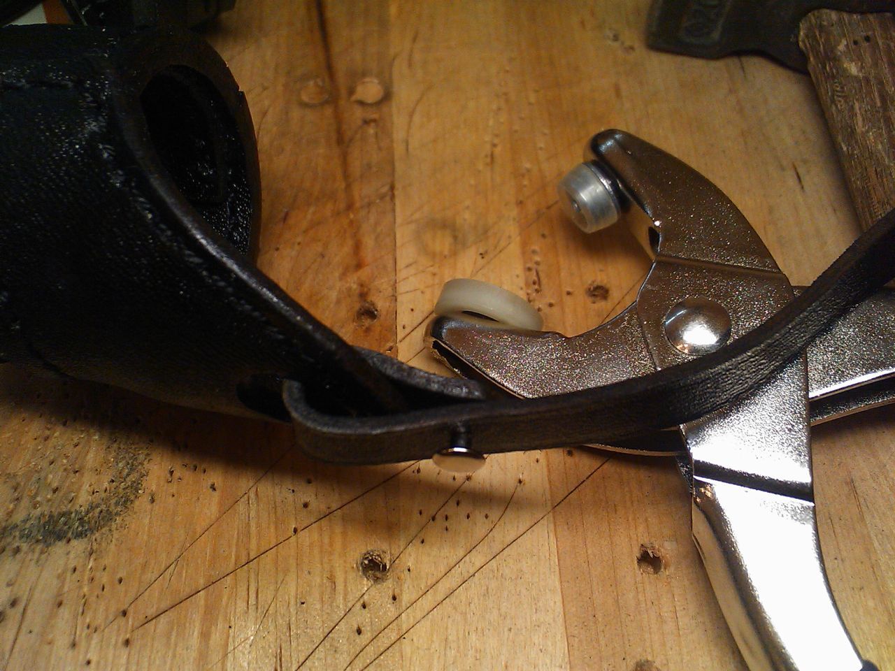 Completely Leather Goggles (with Pictures) - Instructables