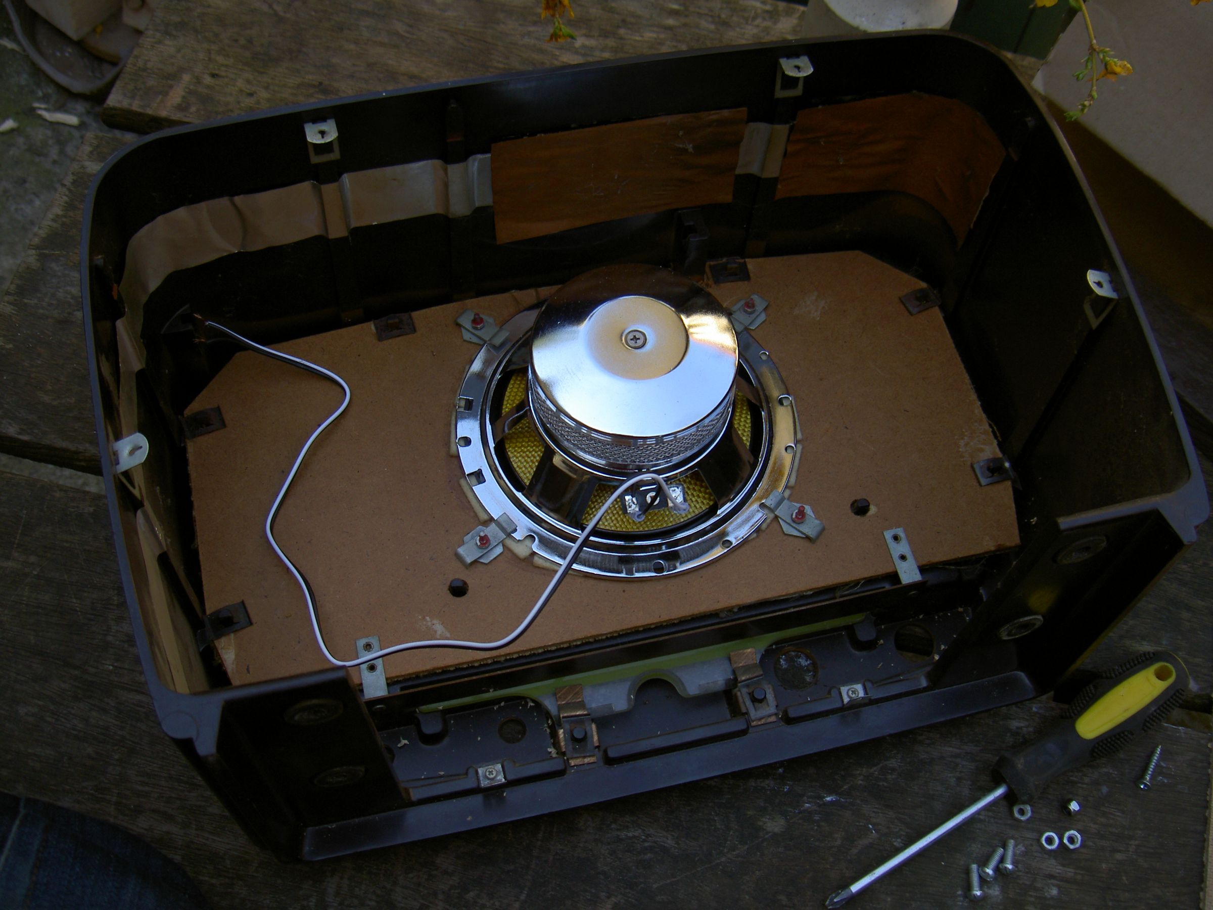 Turn a 1950s Wireless Into a Portable Ipod Speaker : 6 Steps (with Pictures) - Instructables