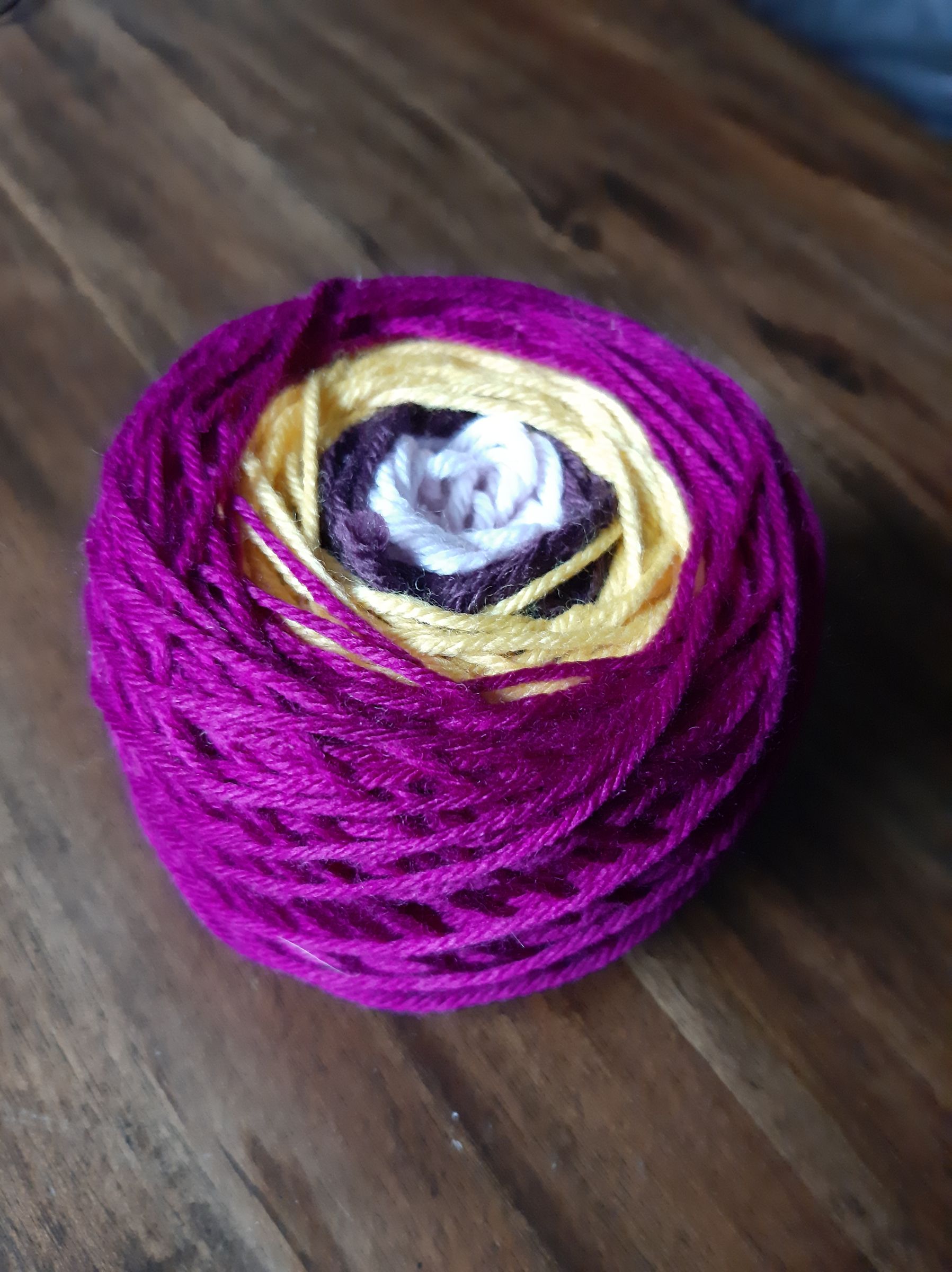 Magic Yarn Ball: Joining Scraps Without Knots : 5 Steps (with Pictures ...