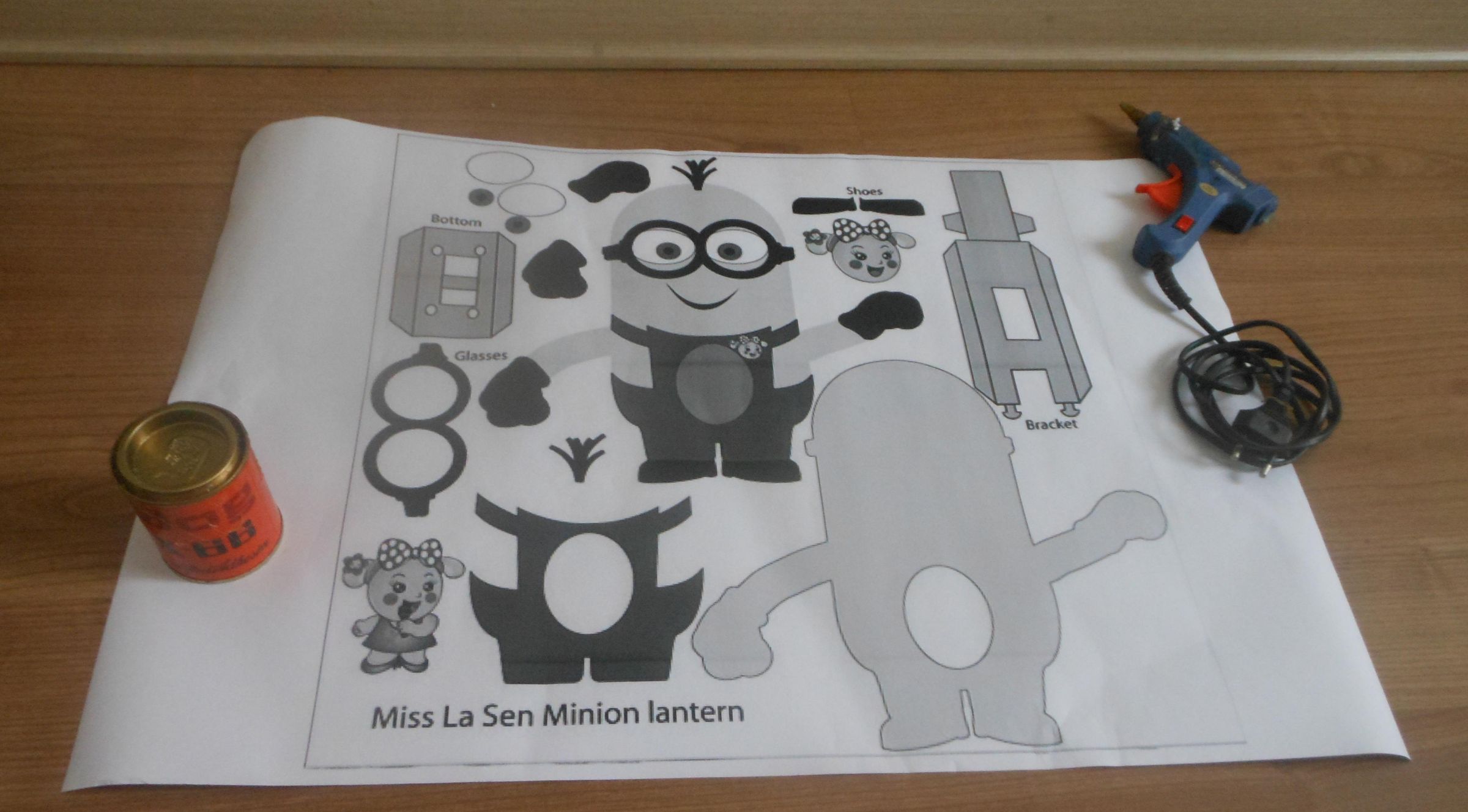 Miss La Sen Minion Lantern : 20 Steps - Instructables