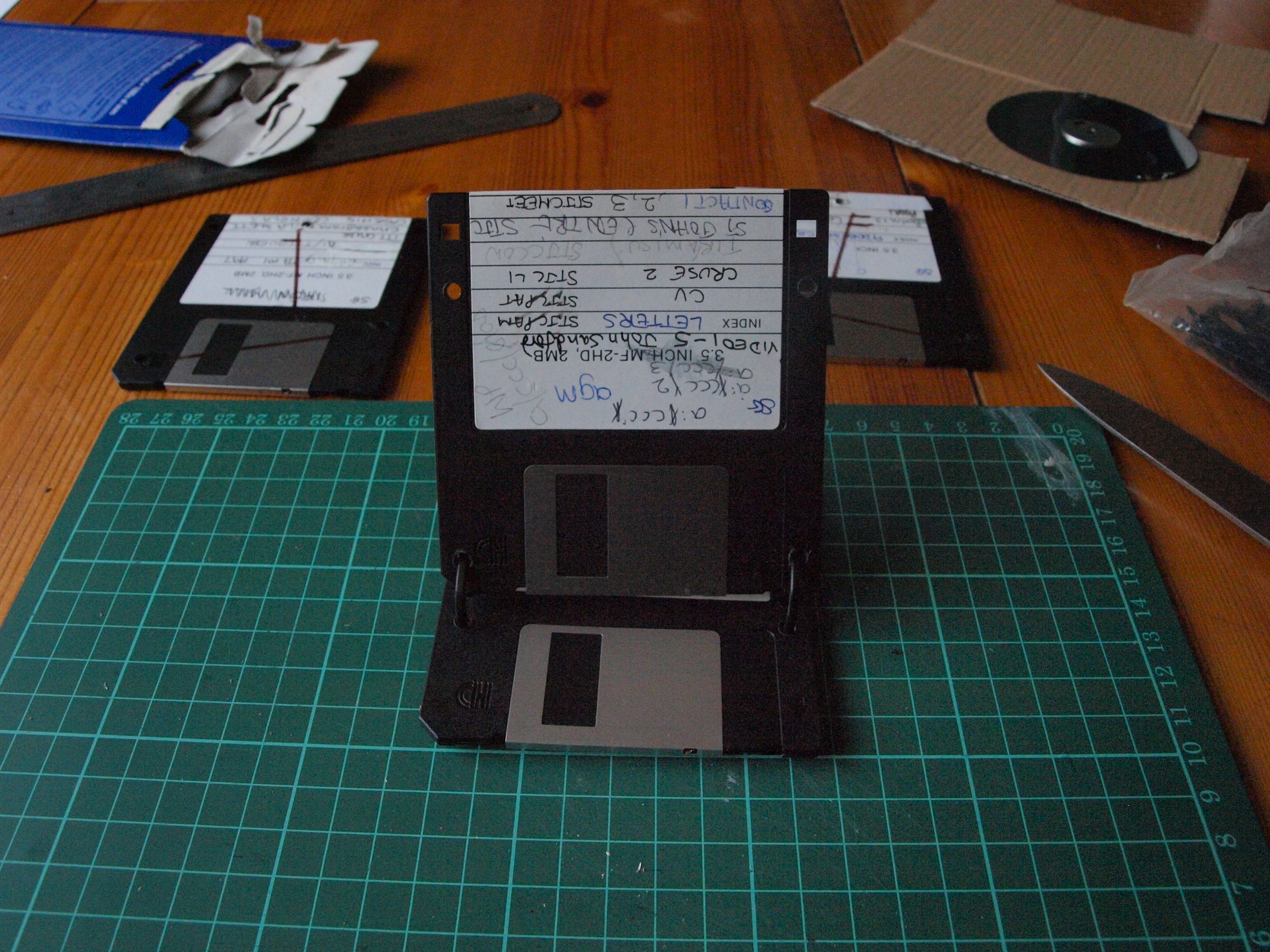 Floppy Disk Phone Dock : 6 Steps - Instructables