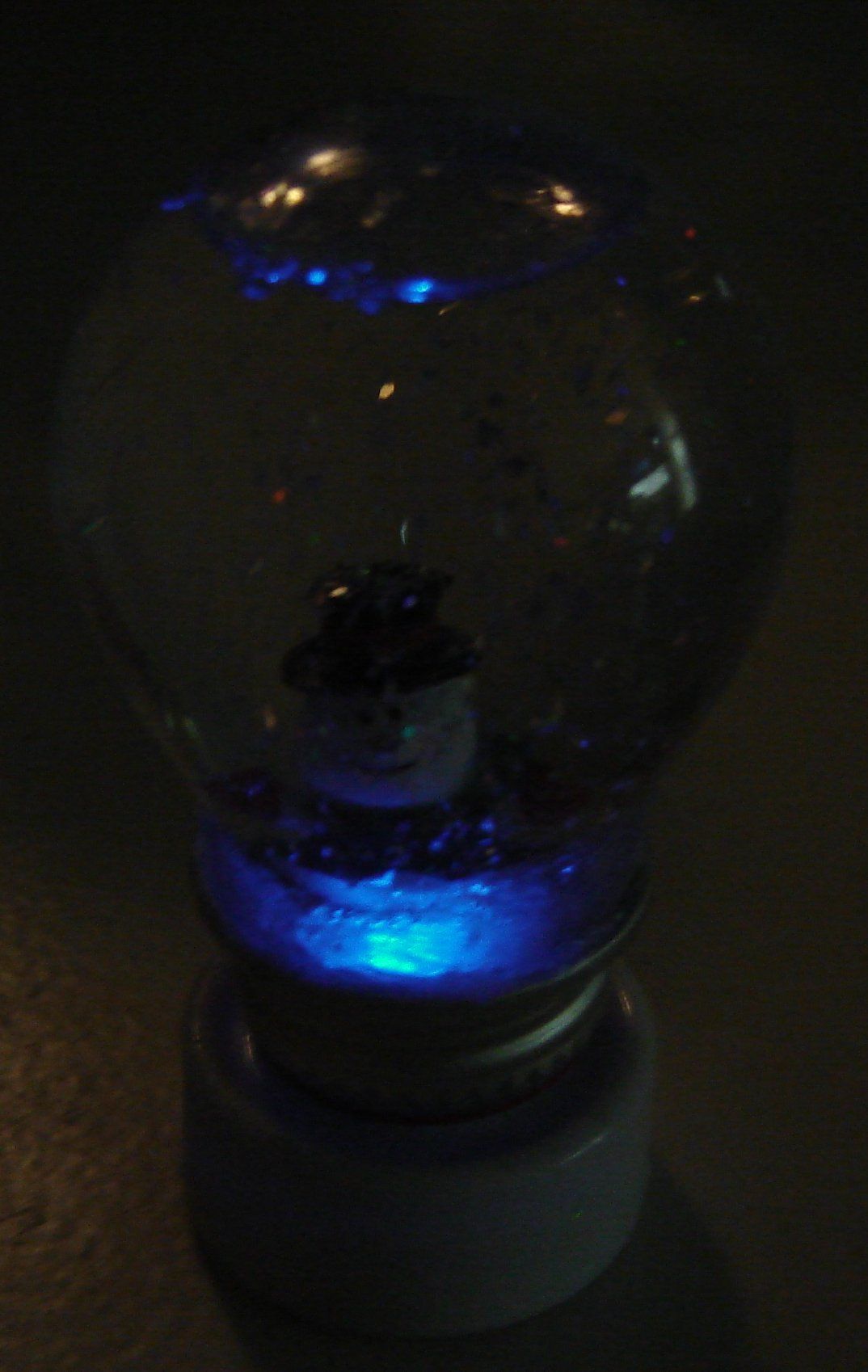 Light Bulb Snow Globes : 8 Steps (with Pictures) - Instructables