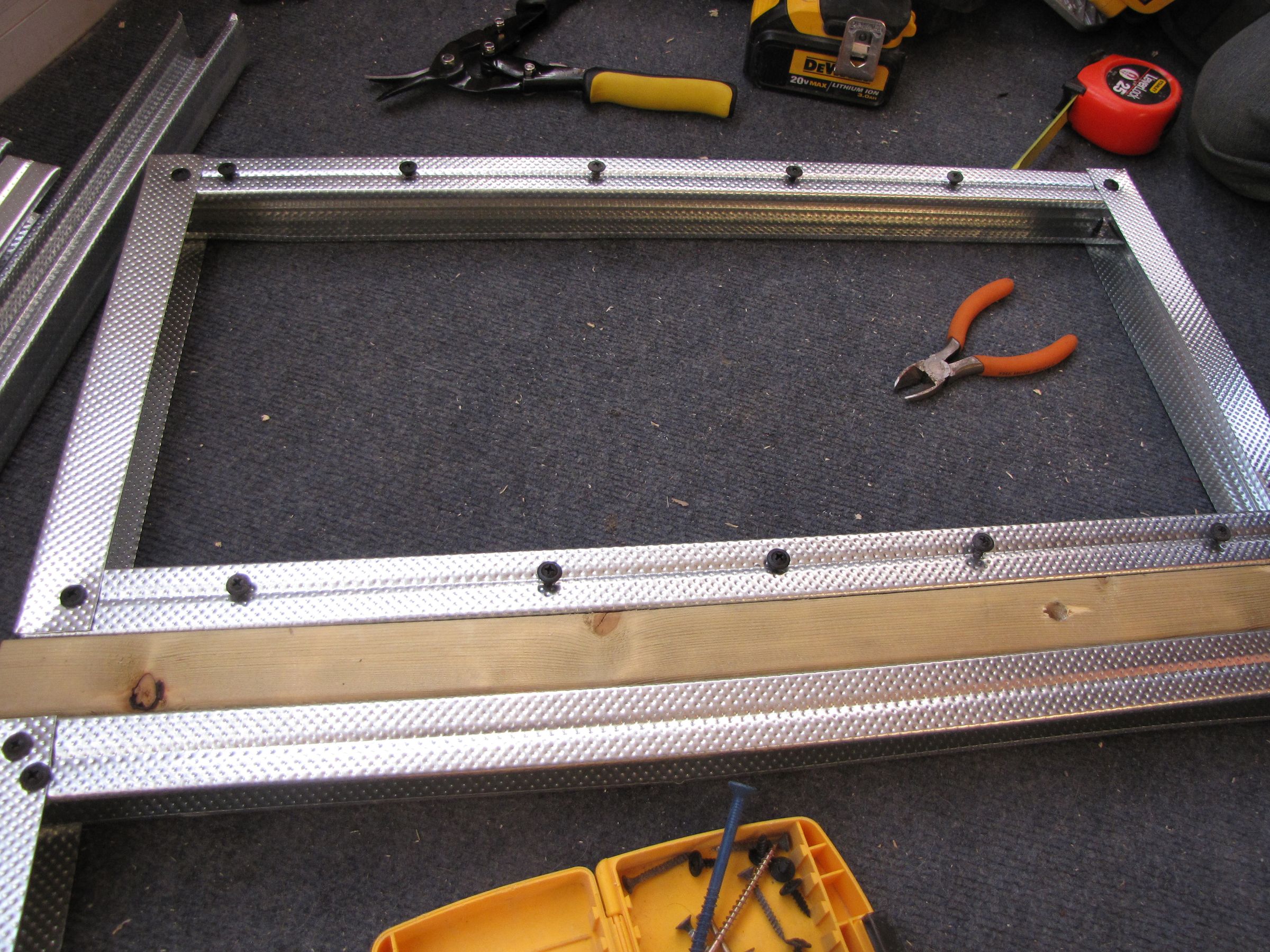 OTA HDTV Antenna From Construction Waste : 7 Steps - Instructables