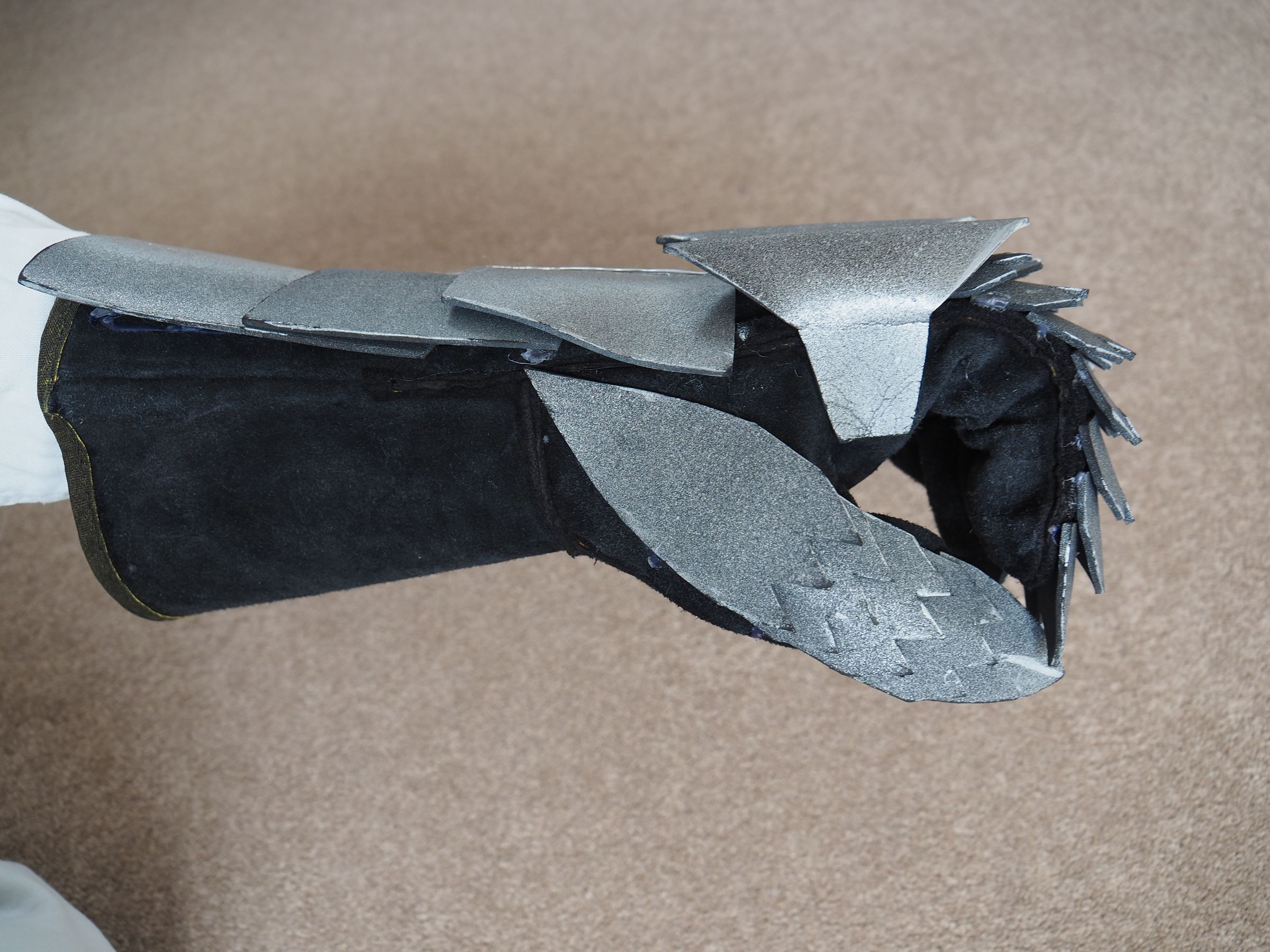 Ring Wraith Gauntlets : 9 Steps (with Pictures) - Instructables