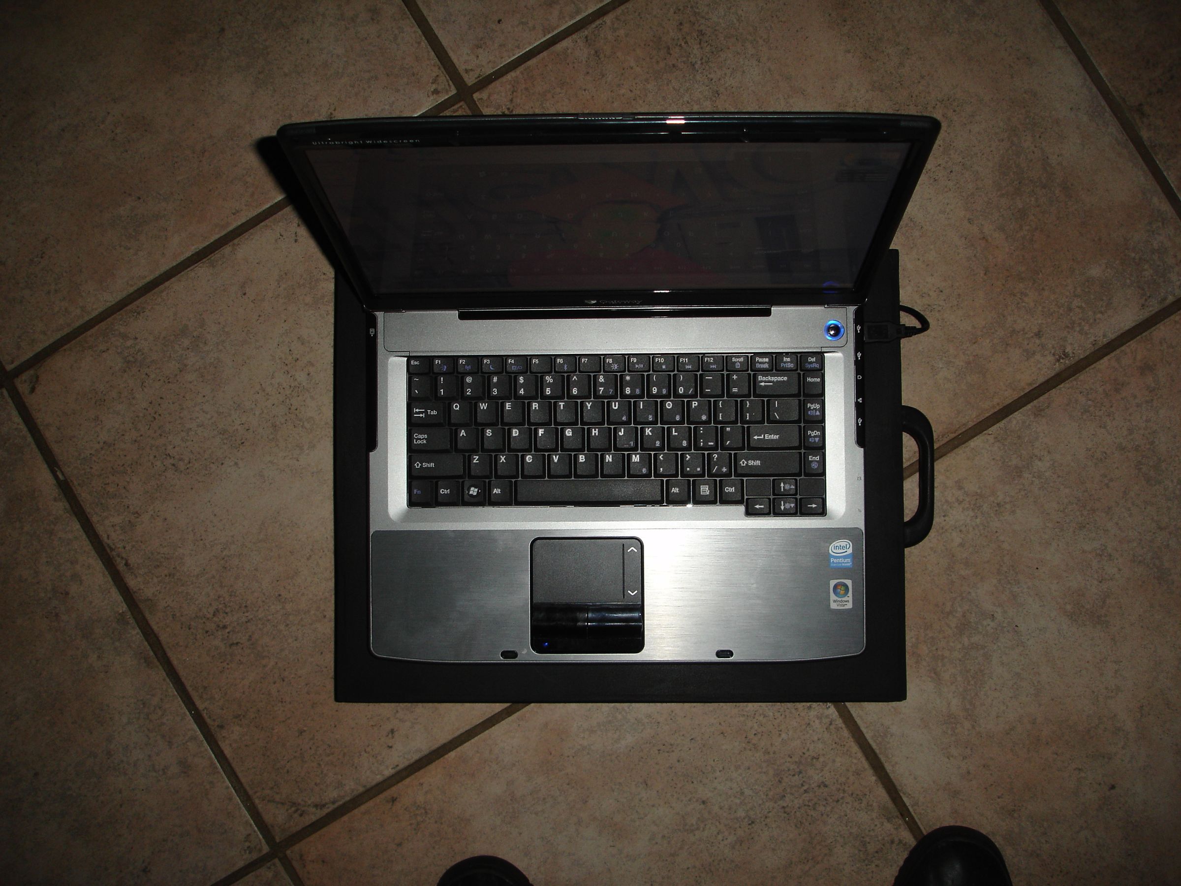 The DIY Laptop Cooler : 7 Steps - Instructables