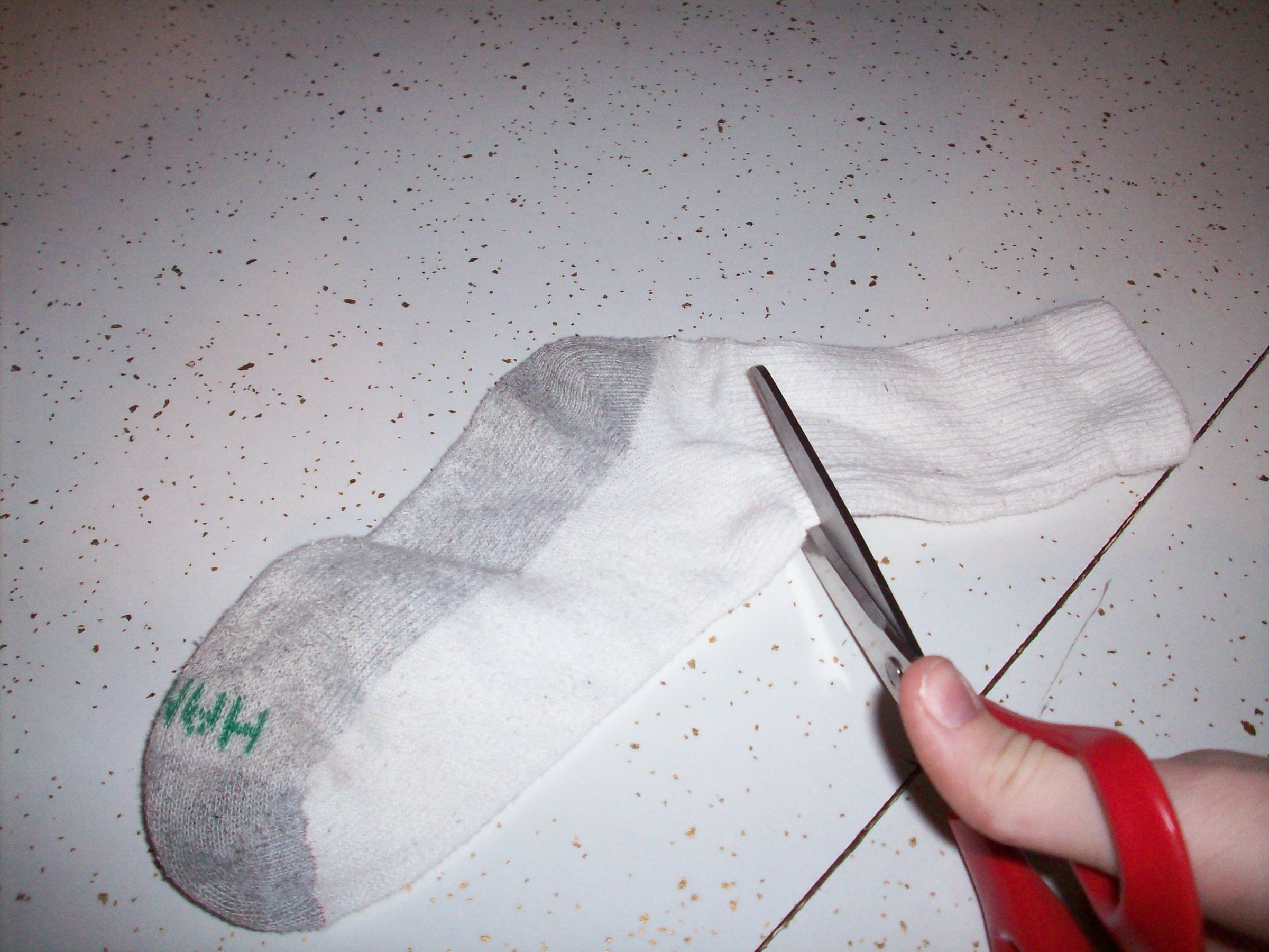 Plain and Simple IPod Sock. : 4 Steps - Instructables