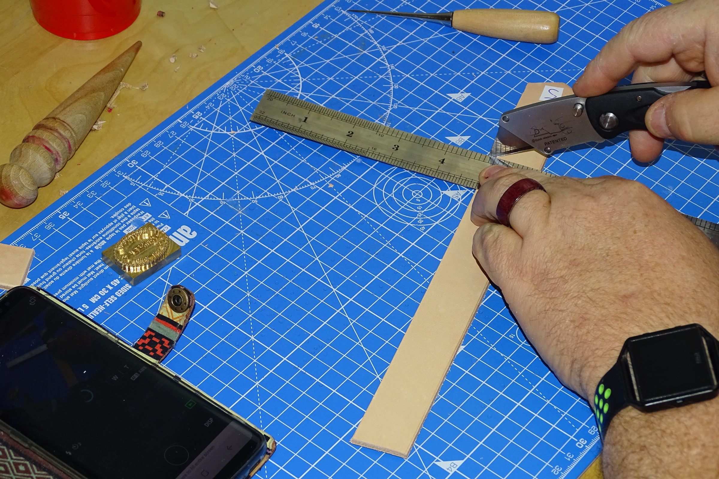 Making a Swivel Key Ring / Key Fob for Less Than $5 : 6 Steps (with ...