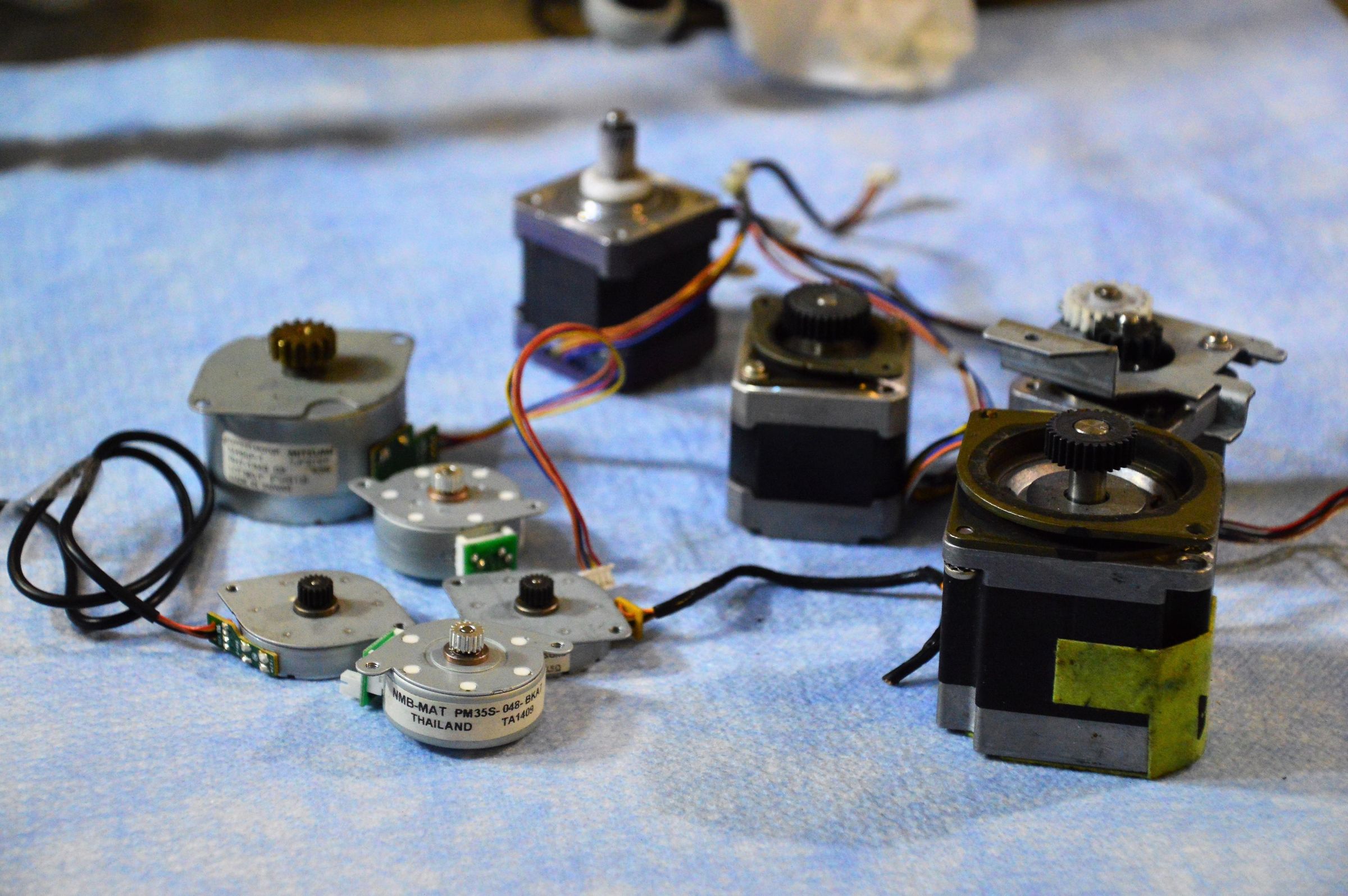 Salvage Parts From Old Printers : 10 Steps (with Pictures) - Instructables