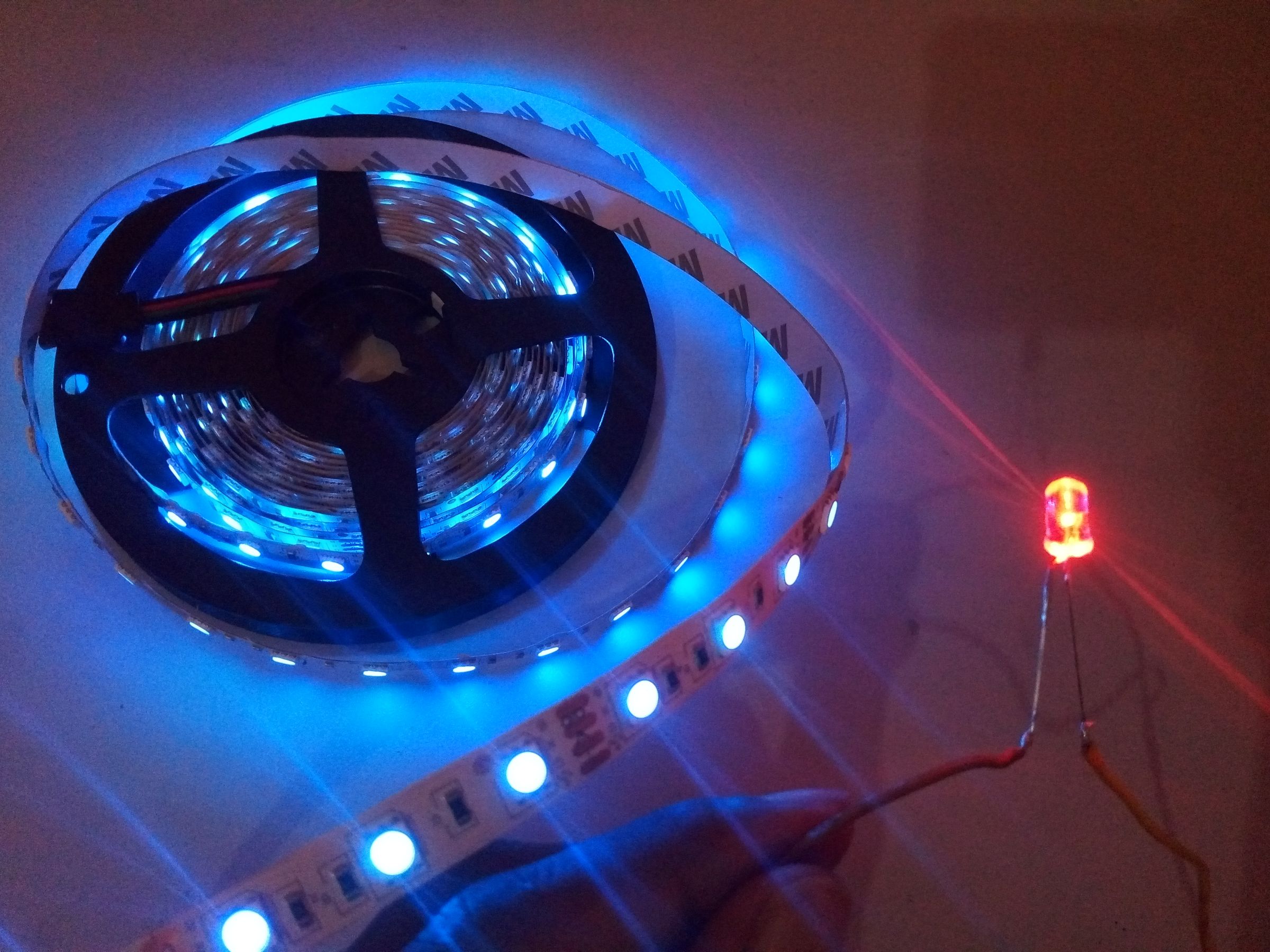LED Strip Amazing Effect : 4 Steps - Instructables