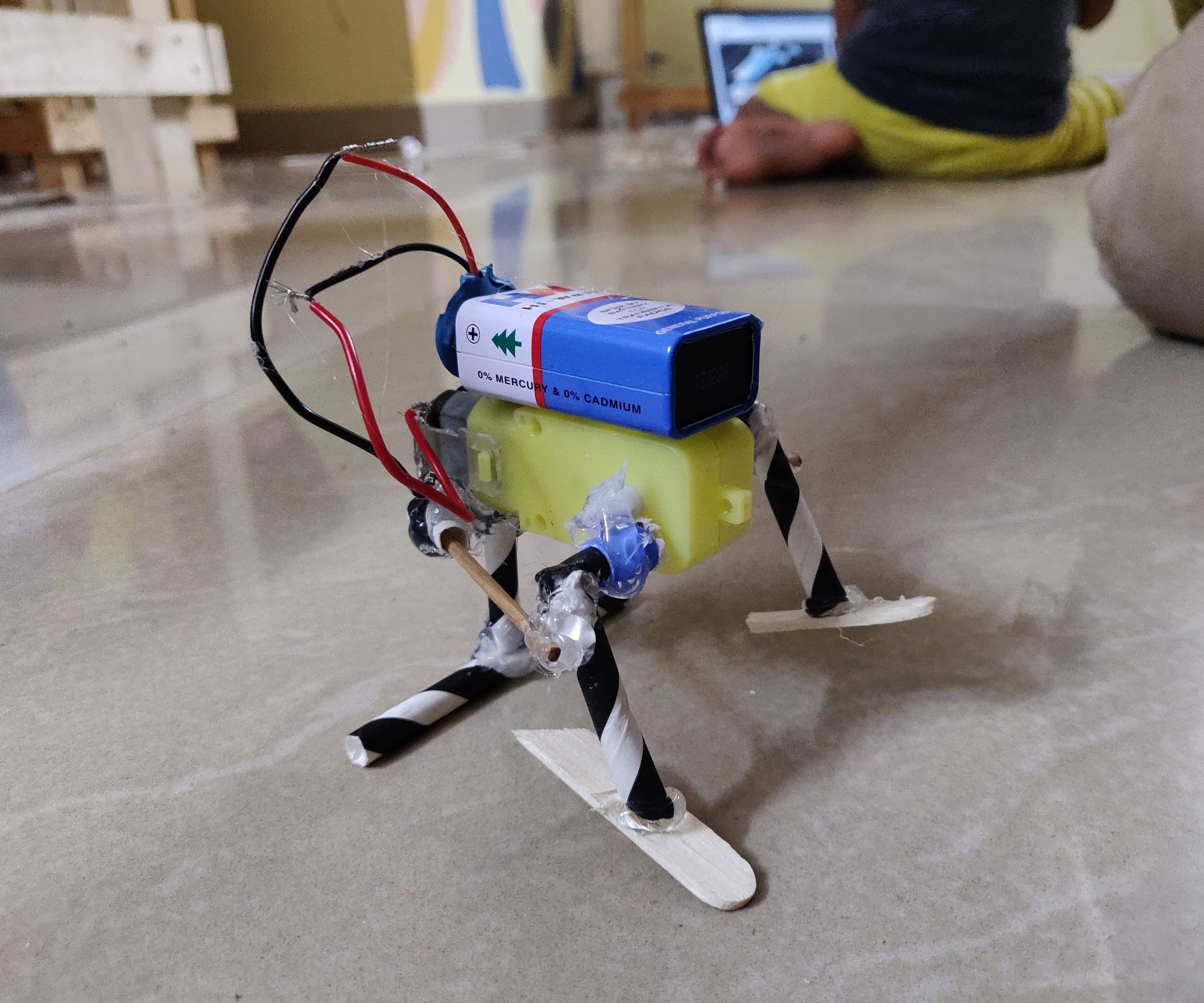 THE CUTEST WALKING ROBOT : 6 Steps - Instructables