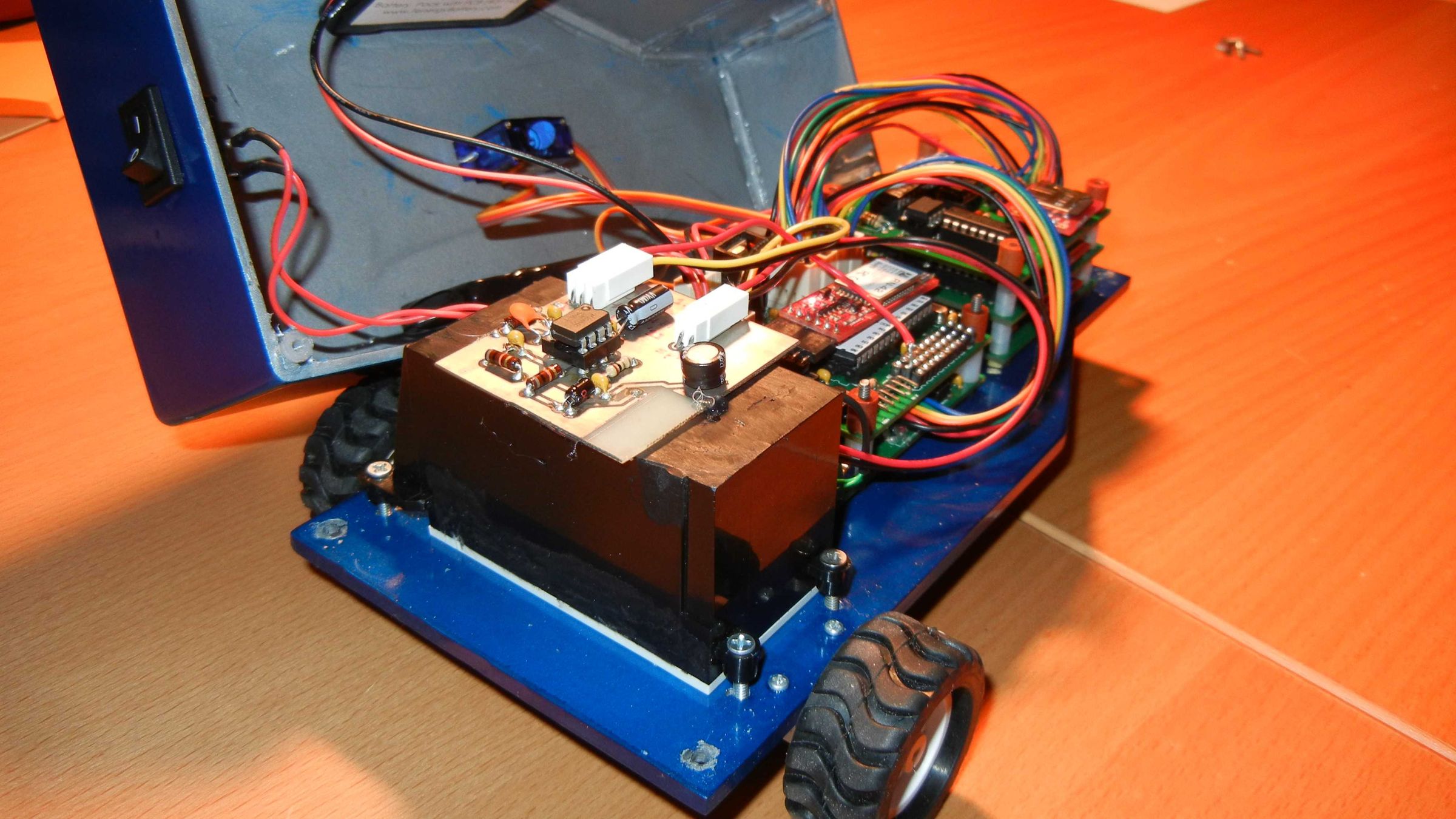 JabberBot! the Arduino Robot With an ATMega Brain and Bluetooth Braun ...