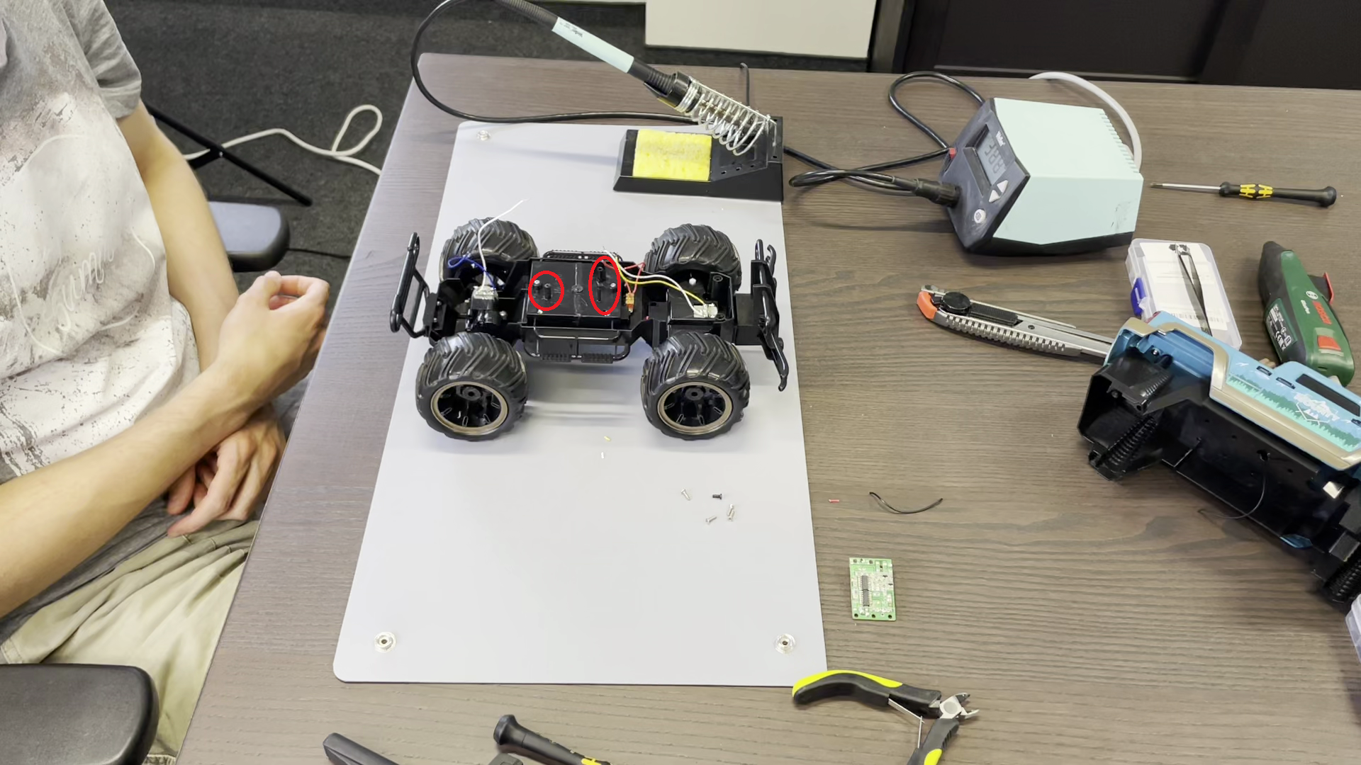 How to Install Your RoboHeart Hercules Into a RC Car : 15 Steps ...