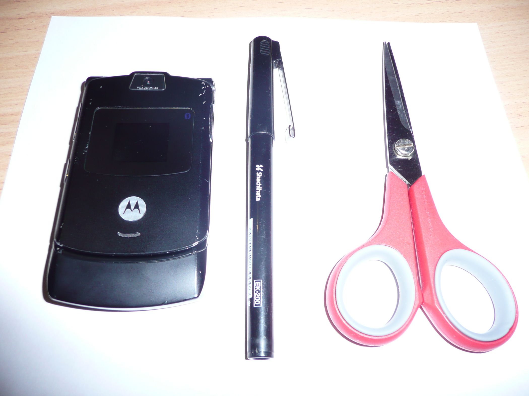 Hidden Storage Compartment in Your Phone! : 4 Steps - Instructables