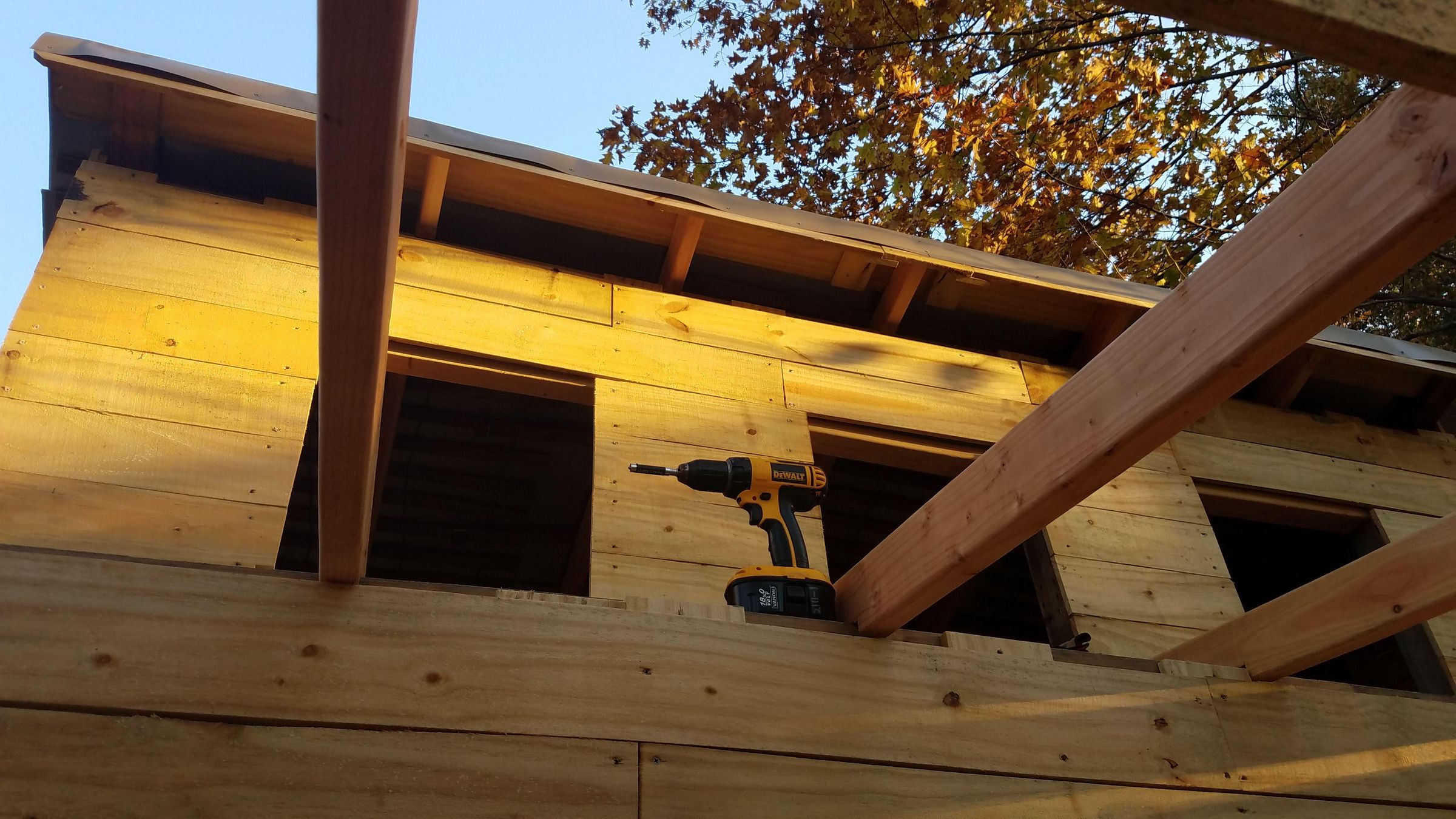 Pallet Man-shed, One-man Build, Walls and Roof Up . Part Four : 9 Steps ...