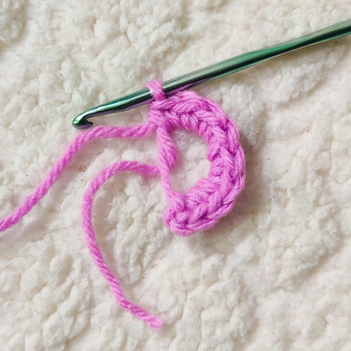 Single Crochet Square Base Pattern for Bags and Baskets : 5 Steps (with ...