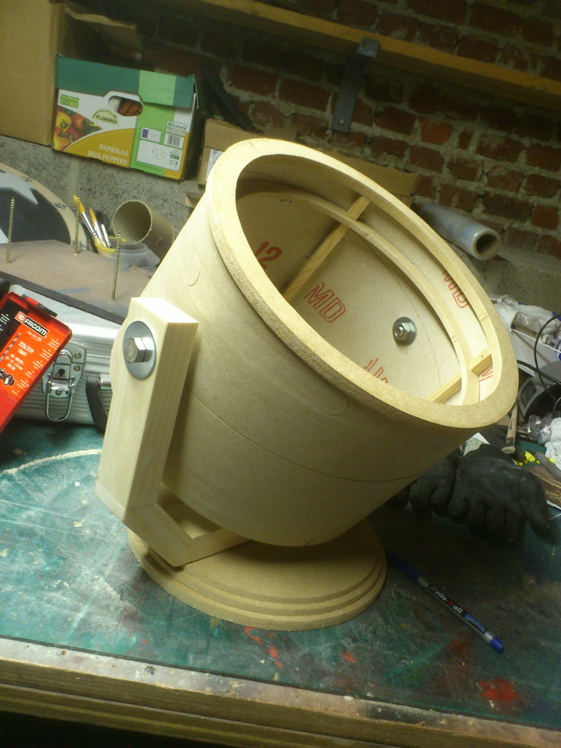 How to Make a BAT-signal : 8 Steps (with Pictures) - Instructables