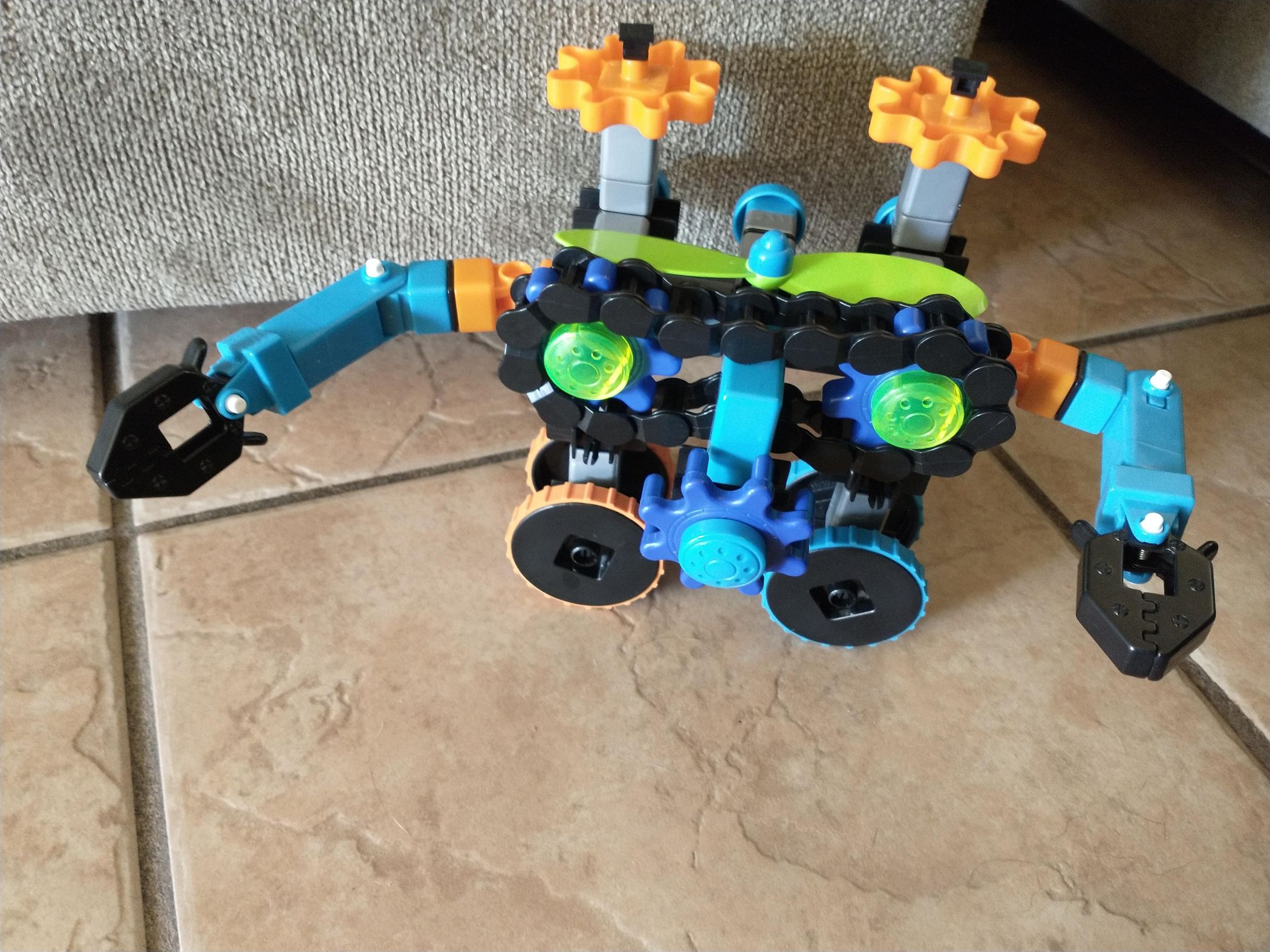 Robot With G-"ears" and Propeller and Gear-eyes in 5 Steps (with ...