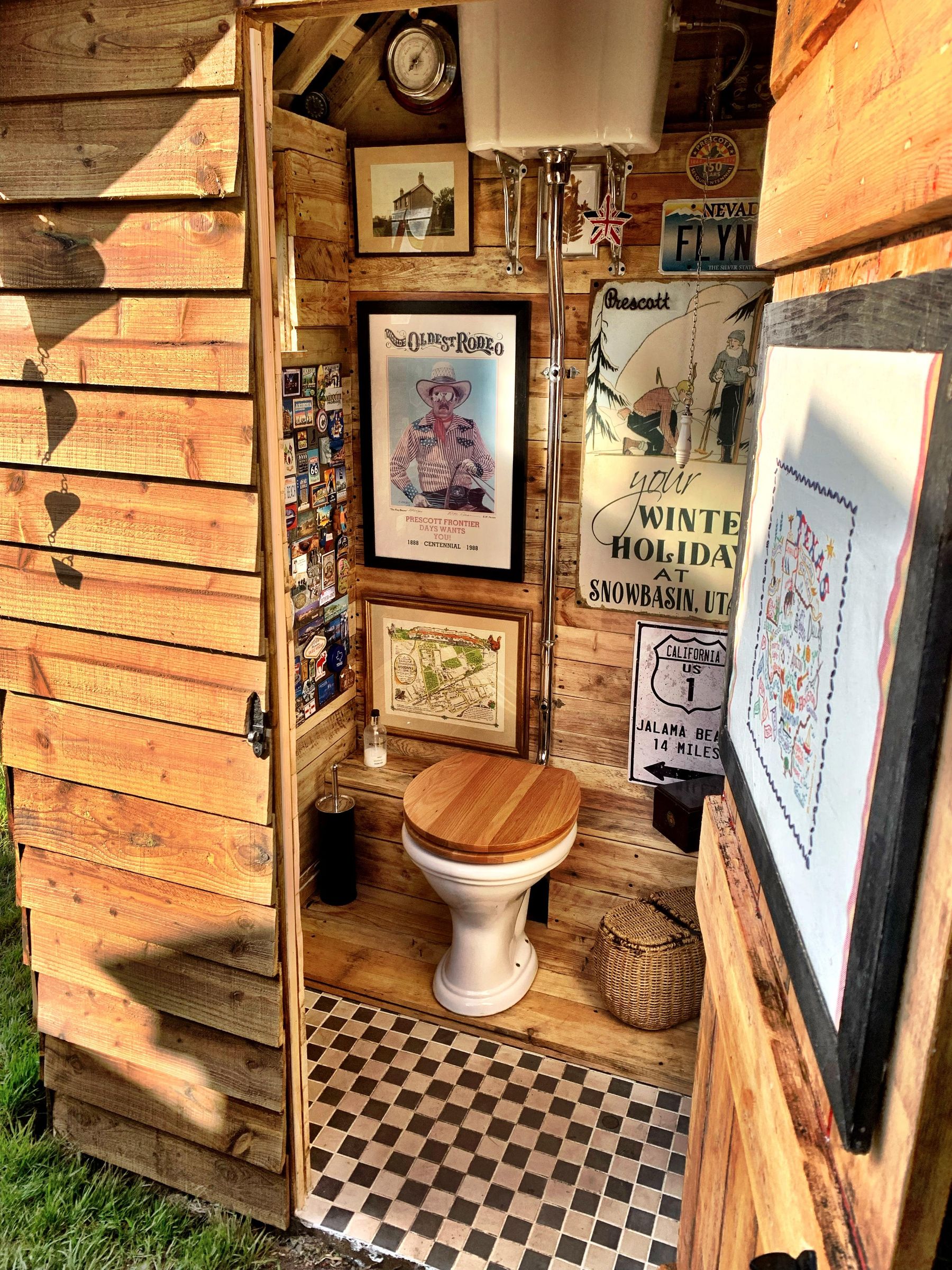 Outhouse Bathroom Decorating Ideas