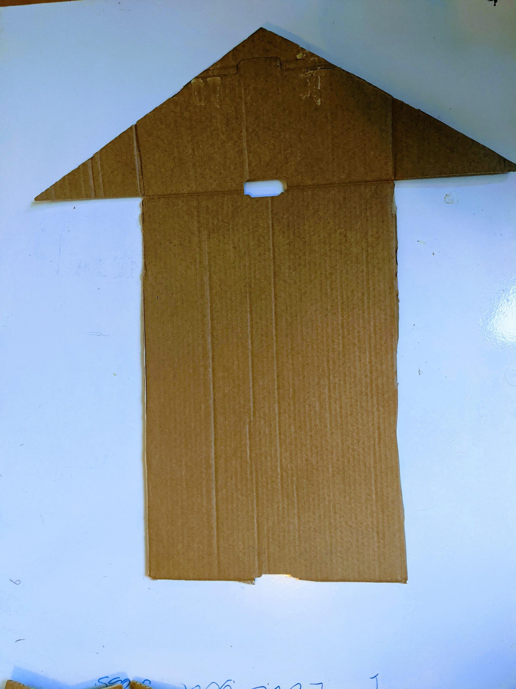 5 Minute Giant Cardboard Arrow (from a Fruit Box) : 4 Steps - Instructables