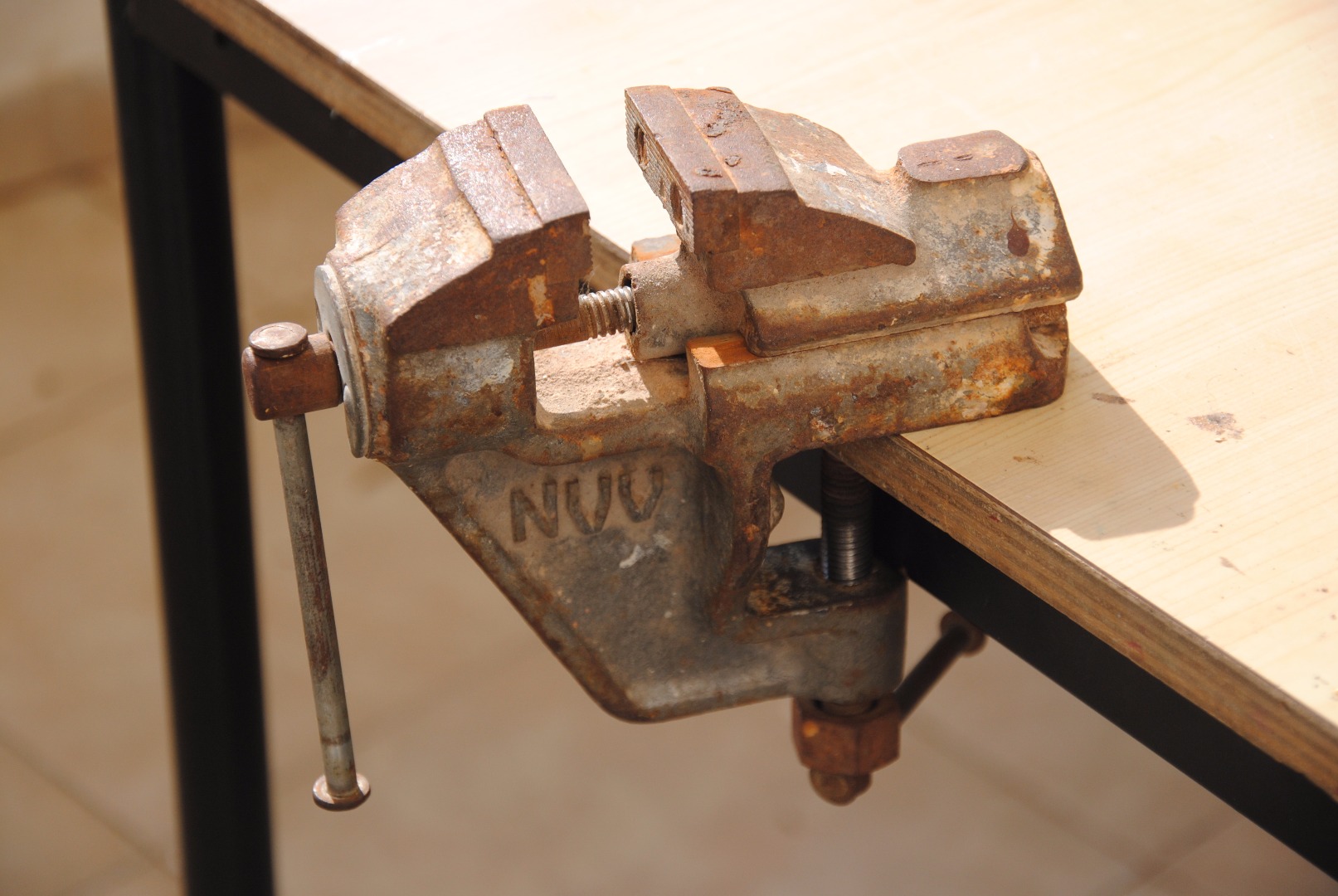 50 Year Old Vise Restoration- Using Basic Tools : 5 Steps (with ...