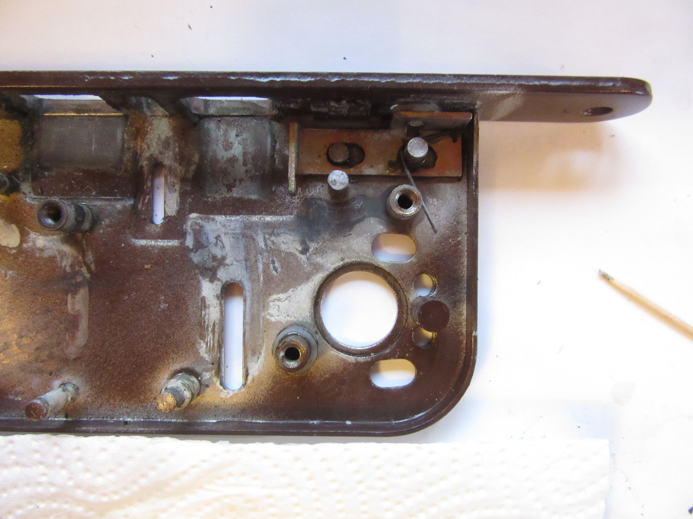 How to Disassemble a Boda 4235 Lock Case (Abloy 4235) : 5 Steps ...