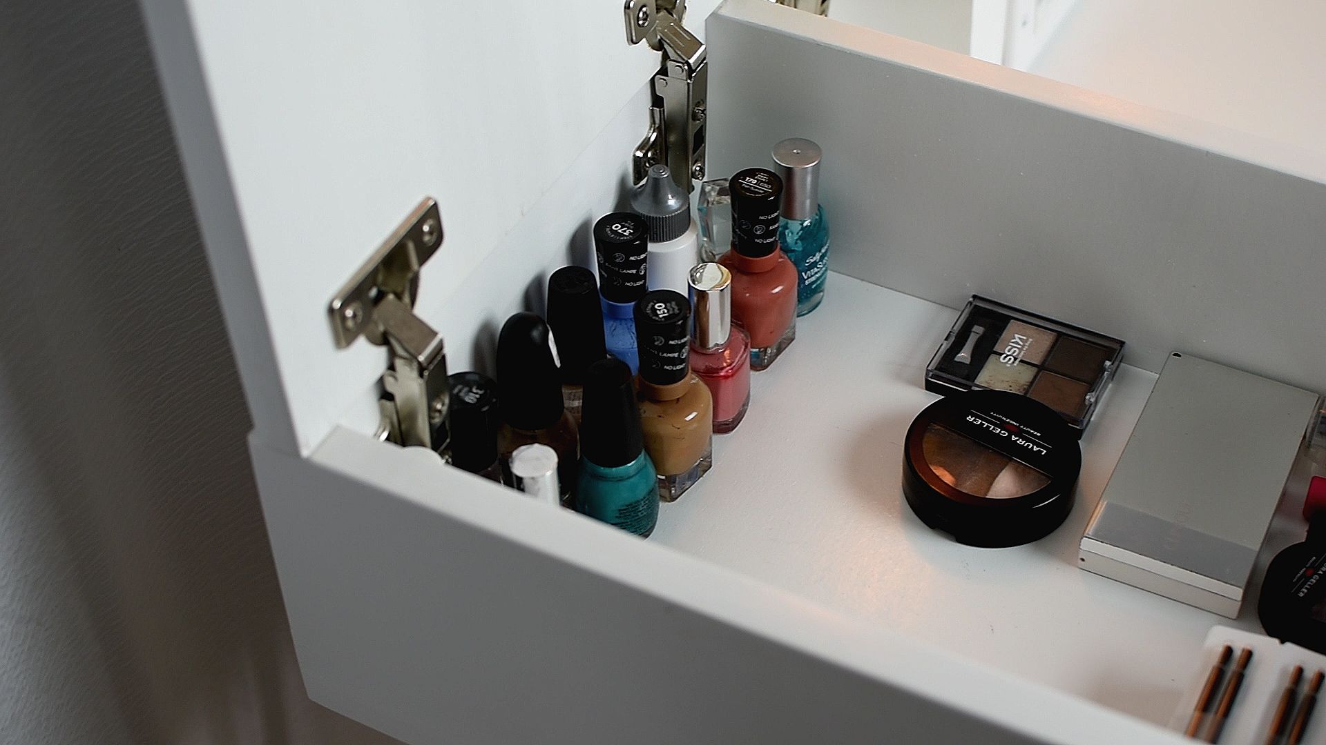 DIY Makeup Vanity Desk : 9 Steps (with Pictures) - Instructables