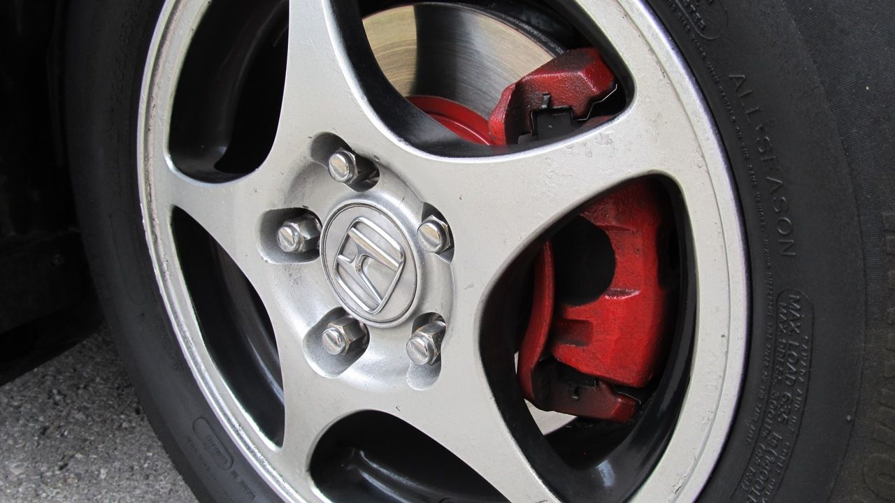 How to Paint Your Car Wheels in a Two Tone Finish : 11 Steps (with ...