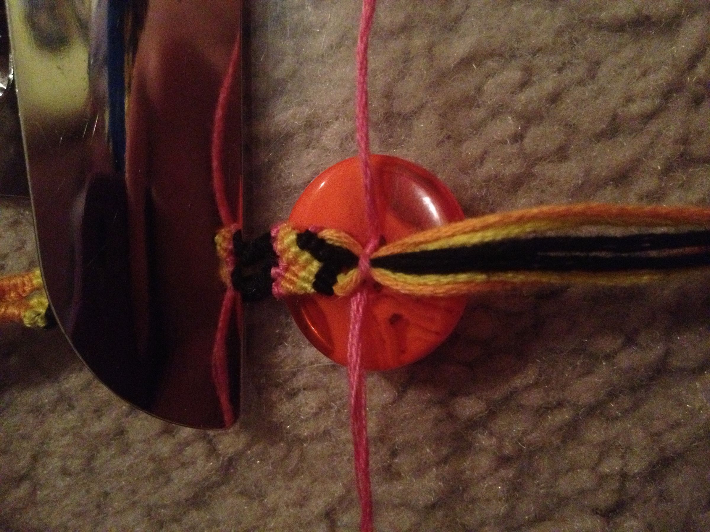 How to Add a Button to a Friendship Bracelet : 7 Steps - Instructables