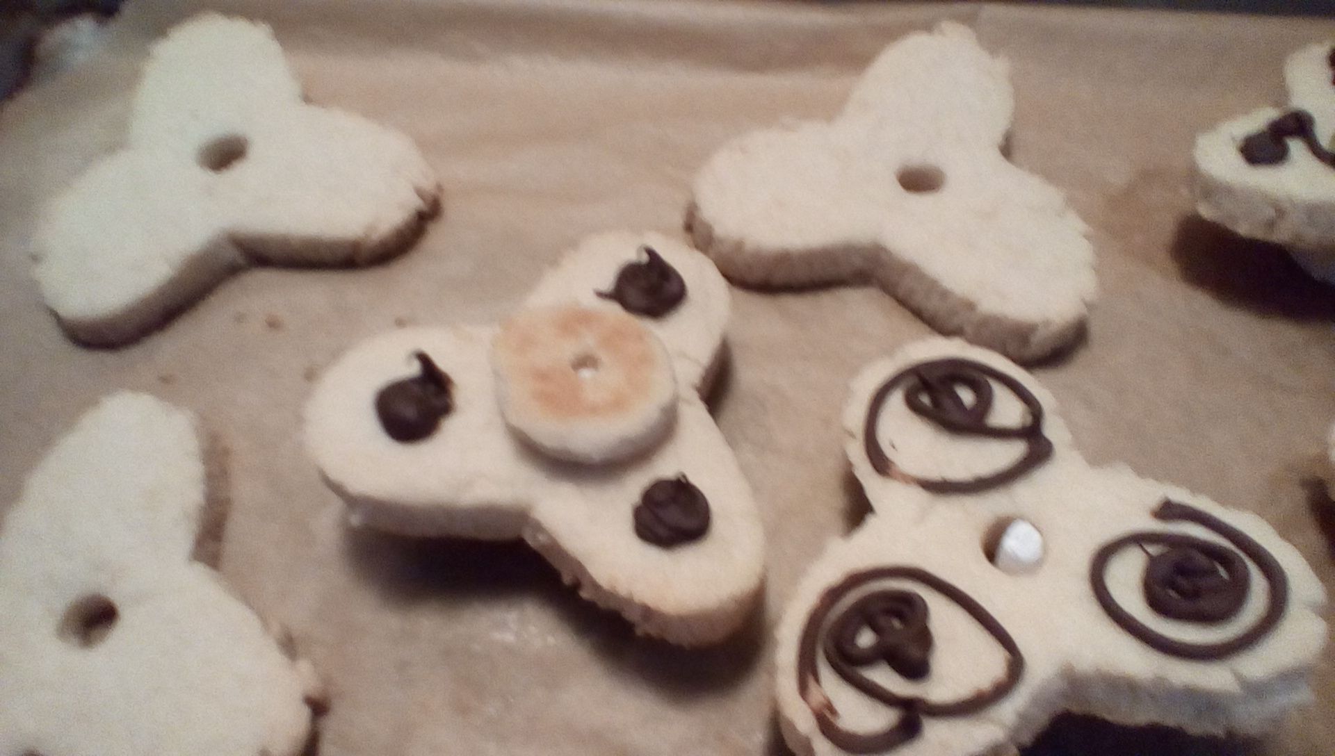 100% Edible Fidget Spinner : 6 Steps (with Pictures) - Instructables