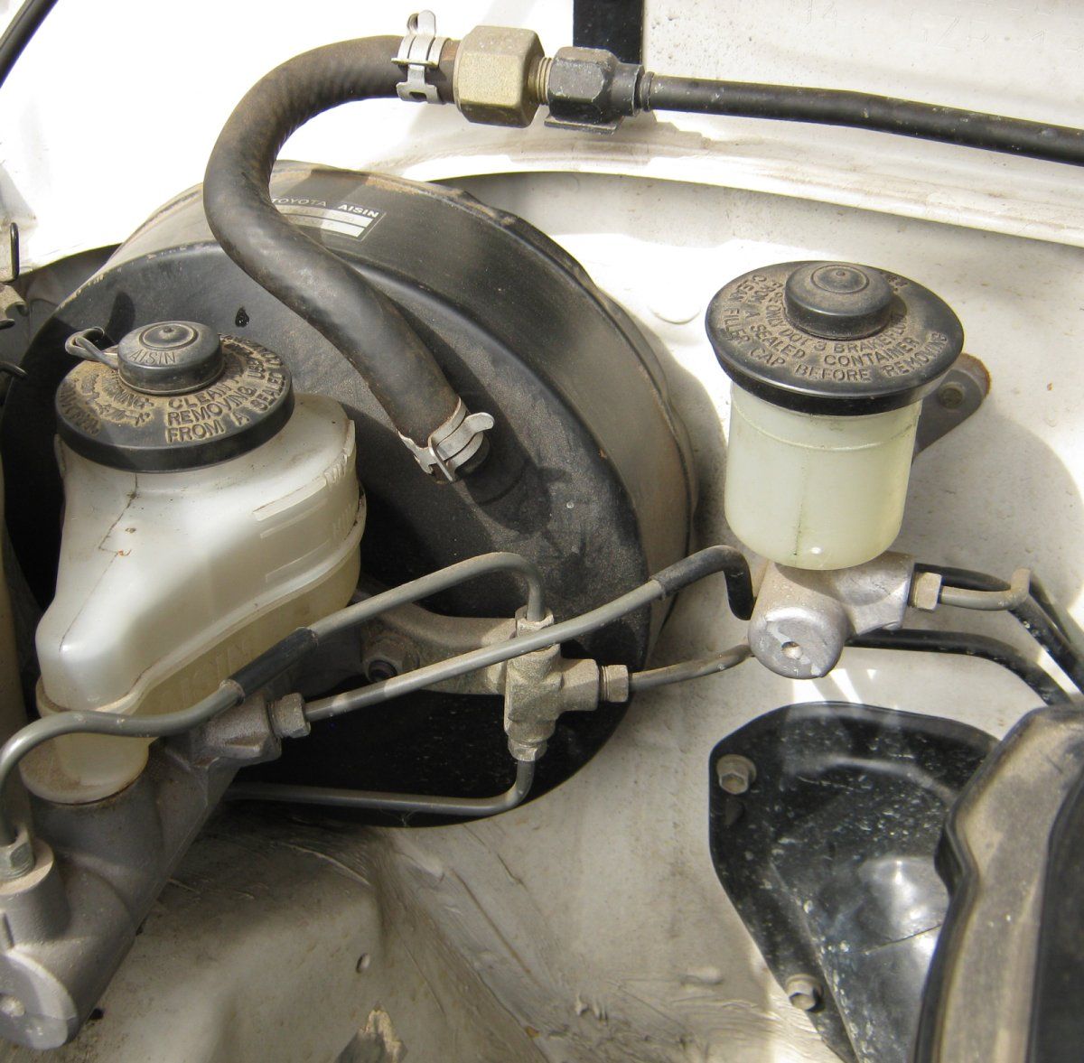 A DIY Brake Bleeder Using Either Pressure or Vacuum : 7 Steps ...