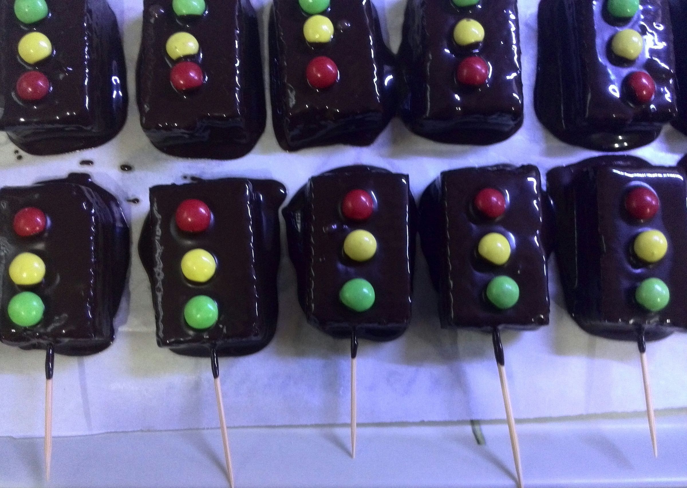 Choco Traffic Light Candies : 3 Steps - Instructables