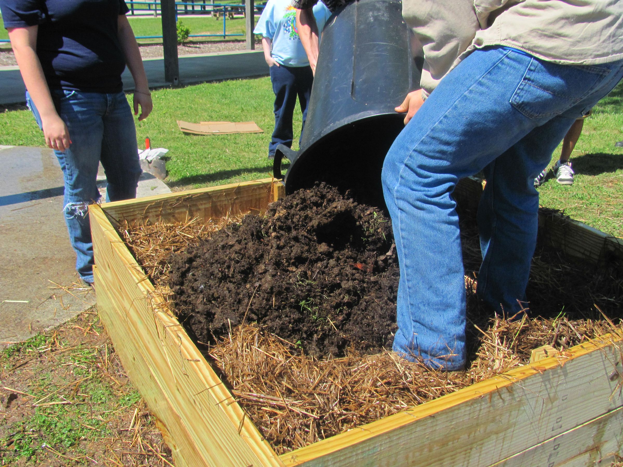 Lasagna Garden From Start to Finish. By: SHS! : 10 Steps - Instructables
