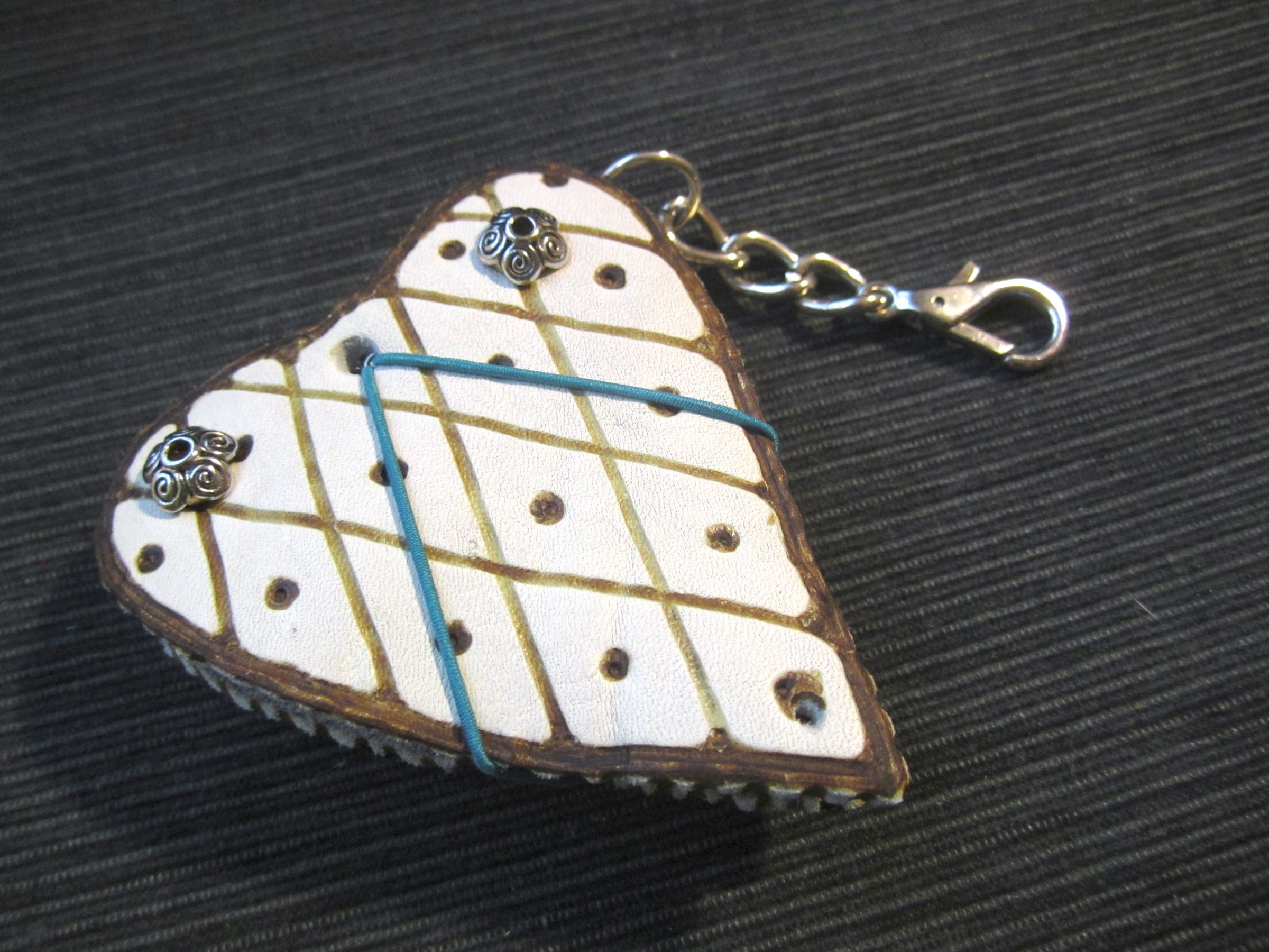 Hip Ladies' Leather Folding Keychain : 7 Steps (with Pictures ...