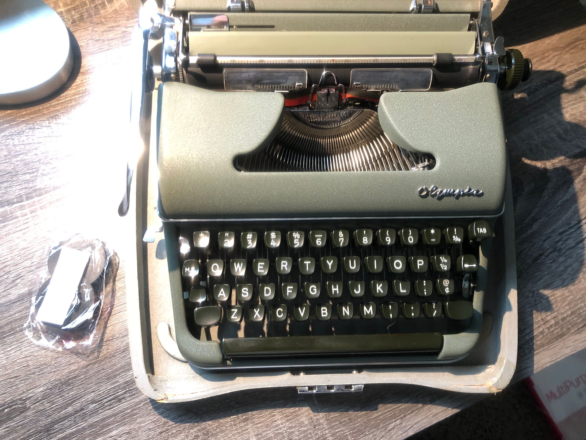 How to Change a Typewriter Ribbon : 8 Steps (with Pictures) - Instructables