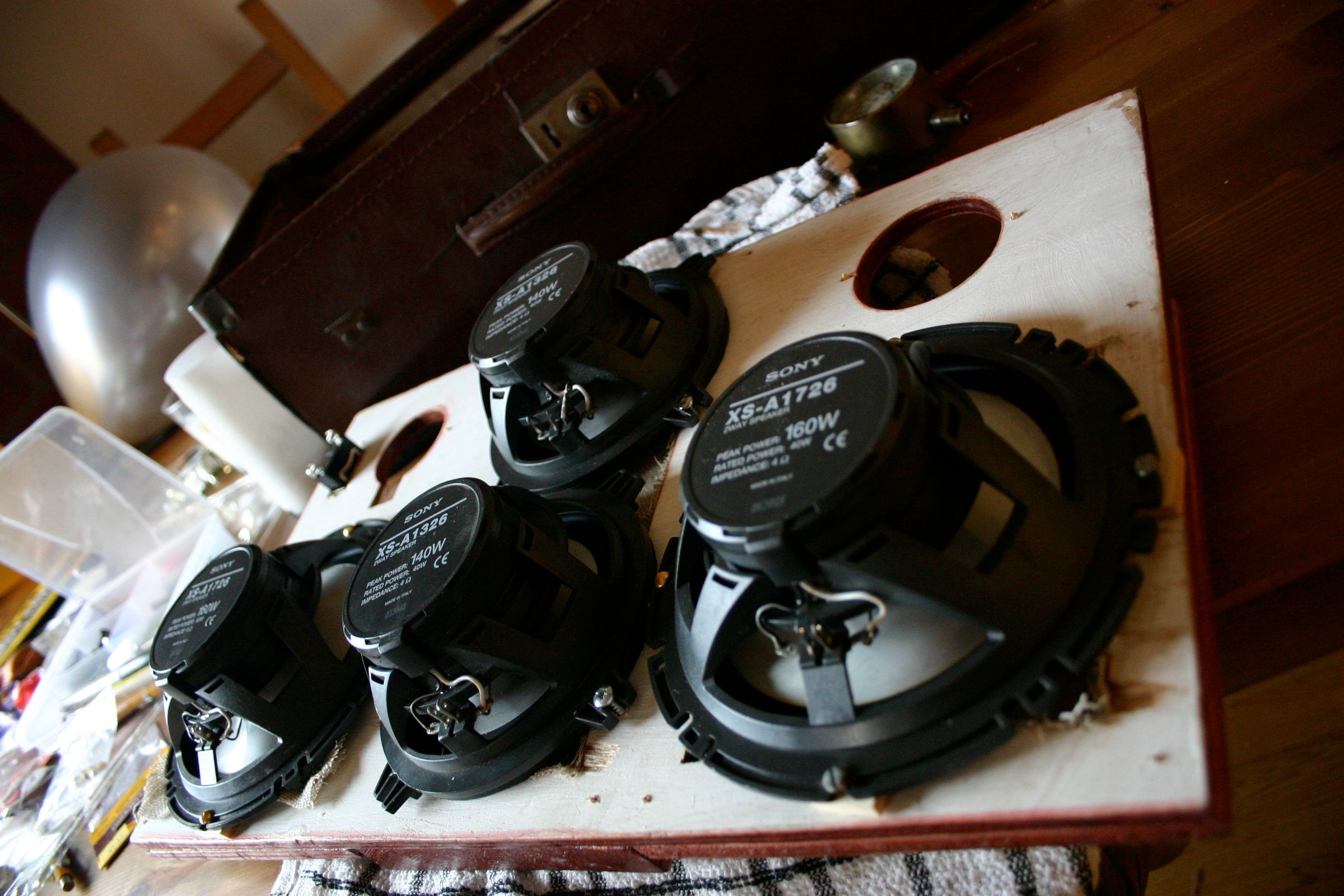 Swingin' Vintage Suitcase Stereo : 8 Steps (with Pictures) - Instructables