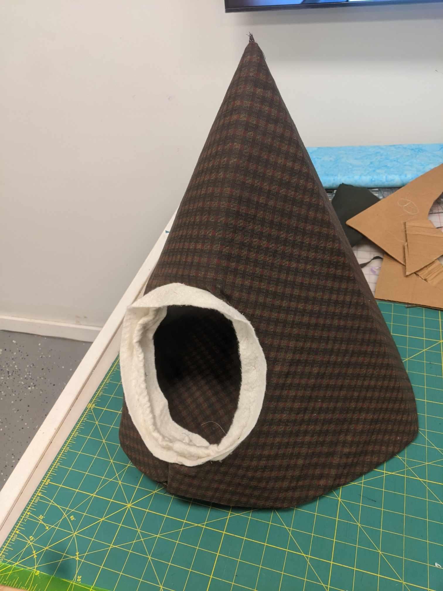 Cone Shaped Dog Cave/Bed : 4 Steps (with Pictures) - Instructables