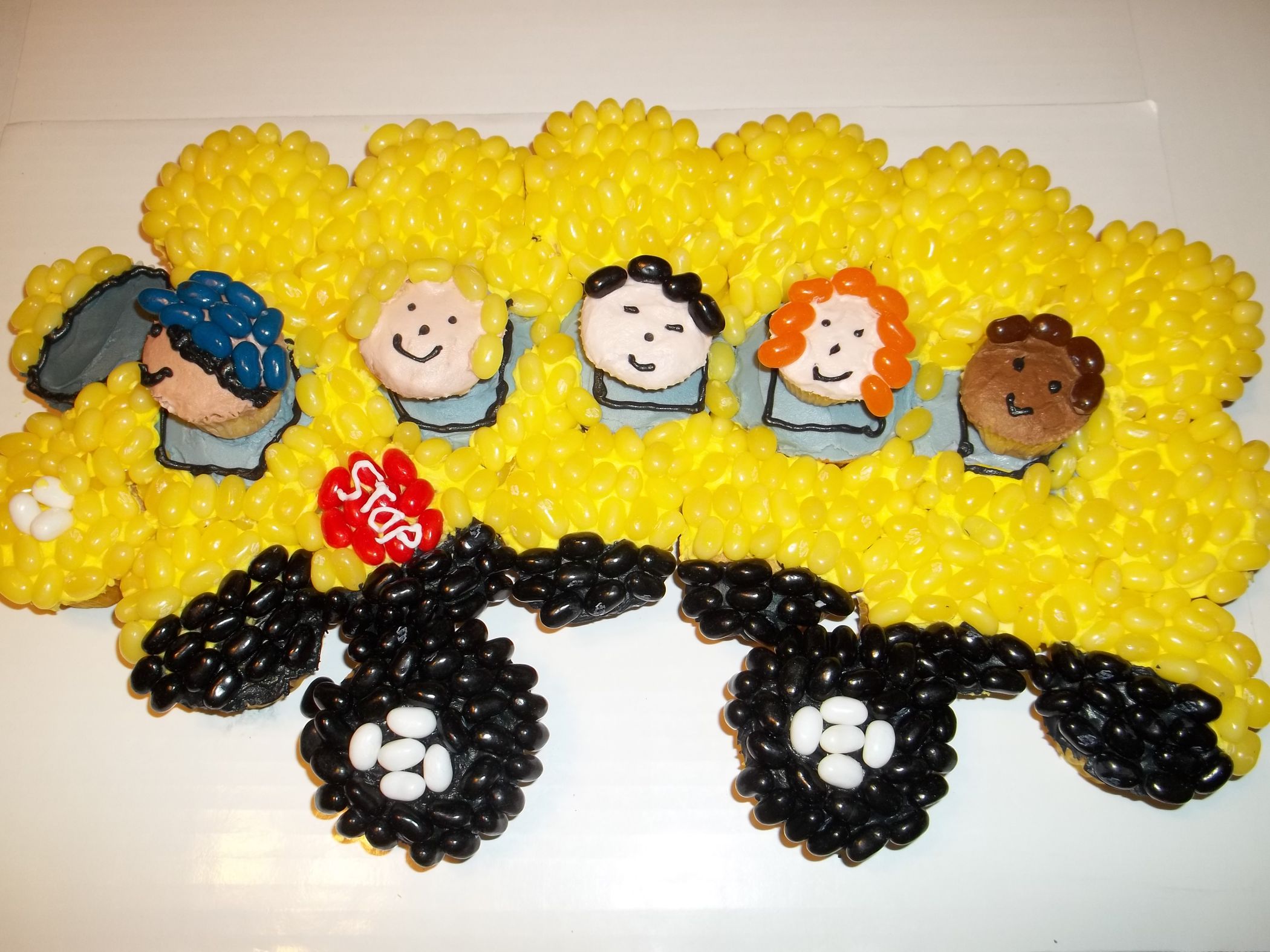 School Bus Cupcakes.The Wheels on the Bus Go Round & Round ...