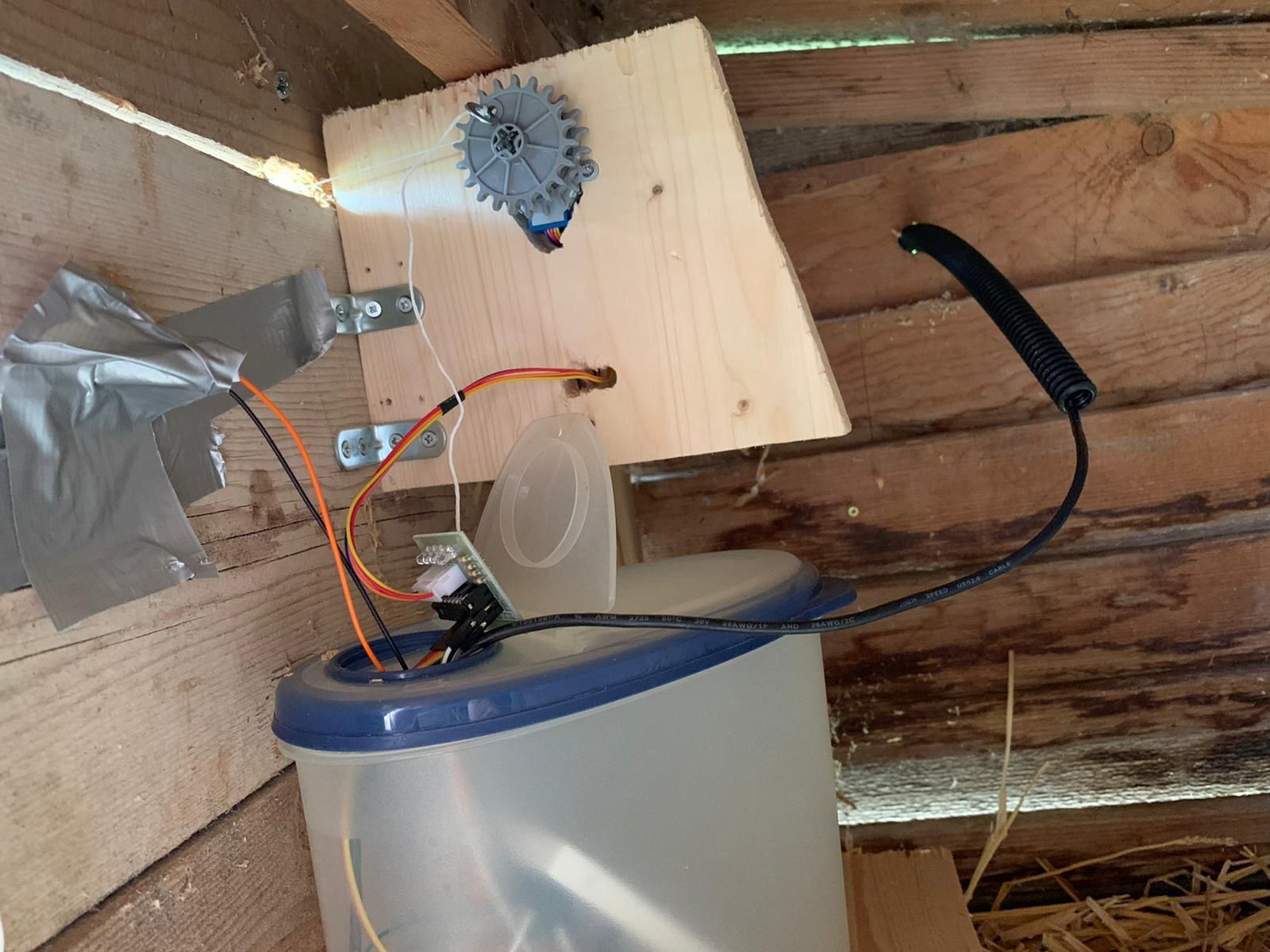 Automated Chicken Coop Door ( Arduino ) : 3 Steps - Instructables