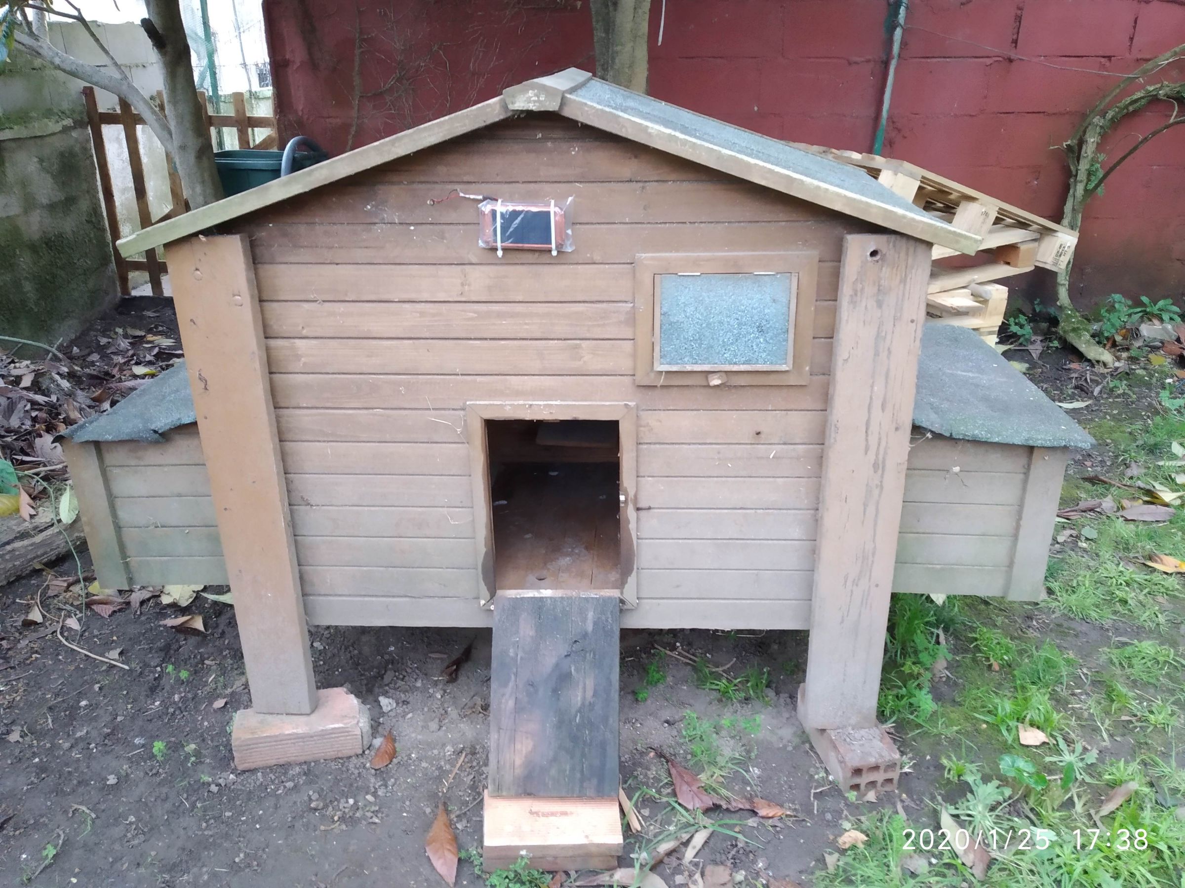 Chicken Door (arduino) : 3 Steps - Instructables