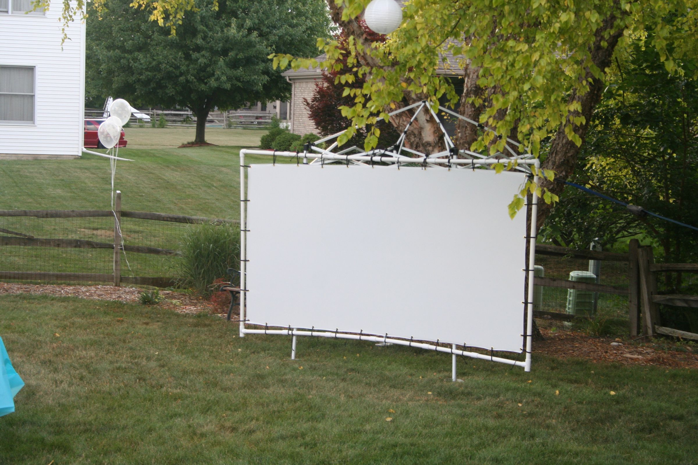 Cheap Portable Projector Screen : 3 Steps (with Pictures) - Instructables