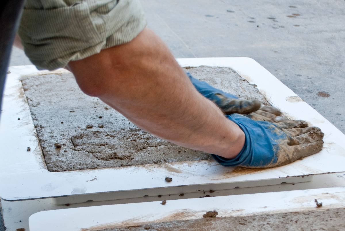DIY CONCRETE:: How-To-Make Stepping Stones : 6 Steps - Instructables