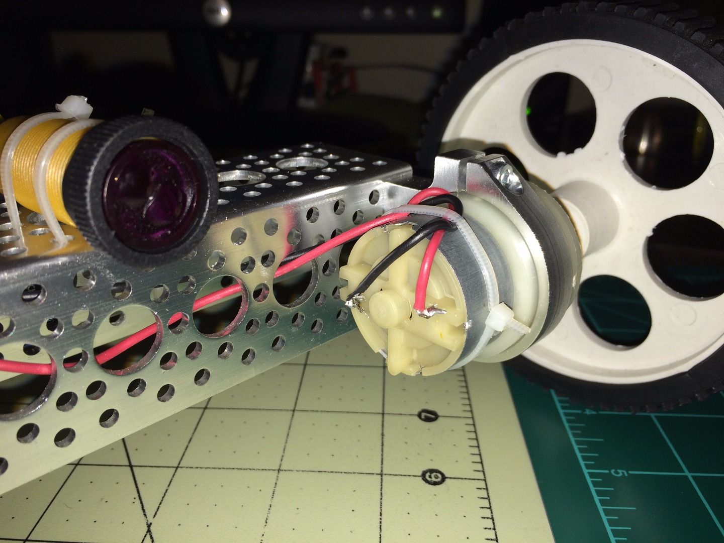 Build a Modular Robot Chassis Using Actobotics : 13 Steps (with Pictures) - Instructables