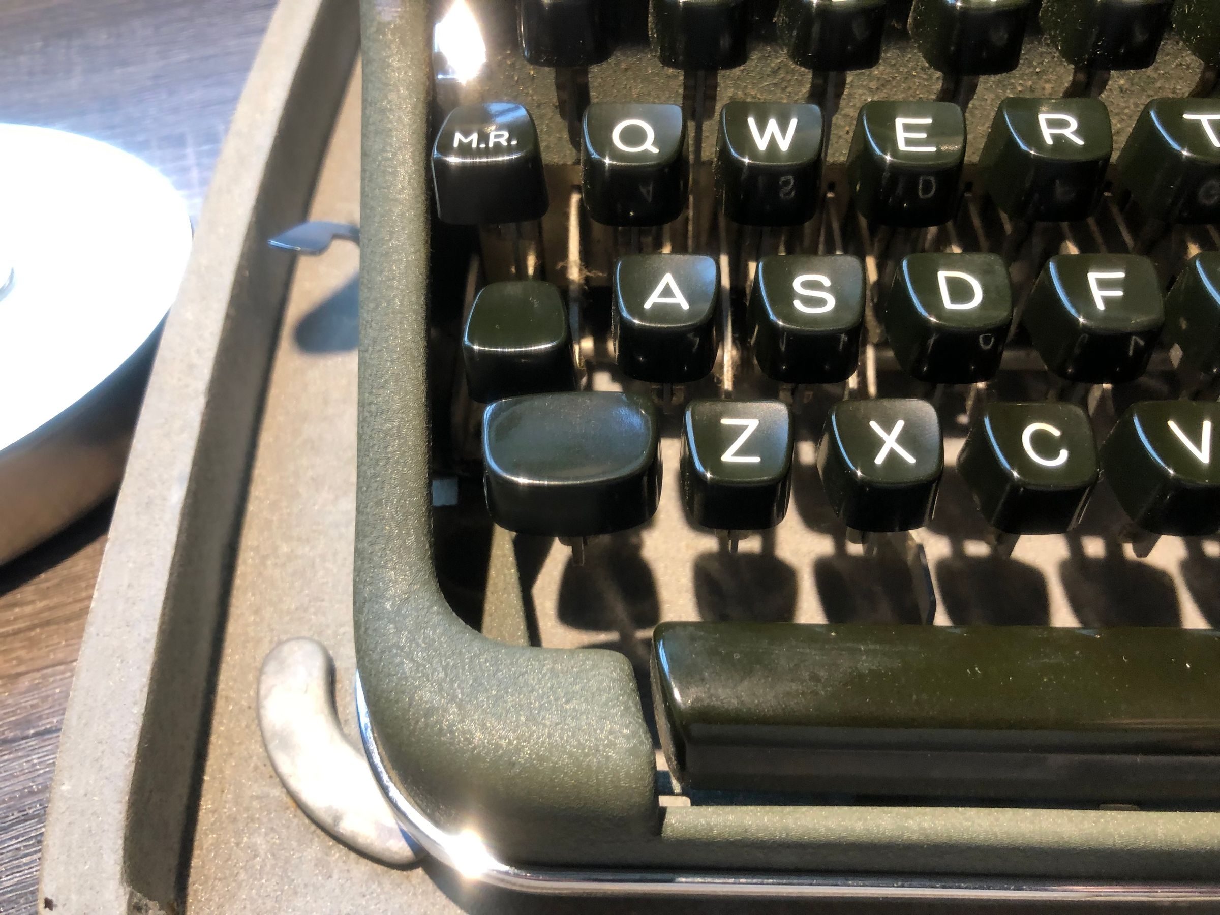 How to Change a Typewriter Ribbon : 8 Steps (with Pictures) - Instructables