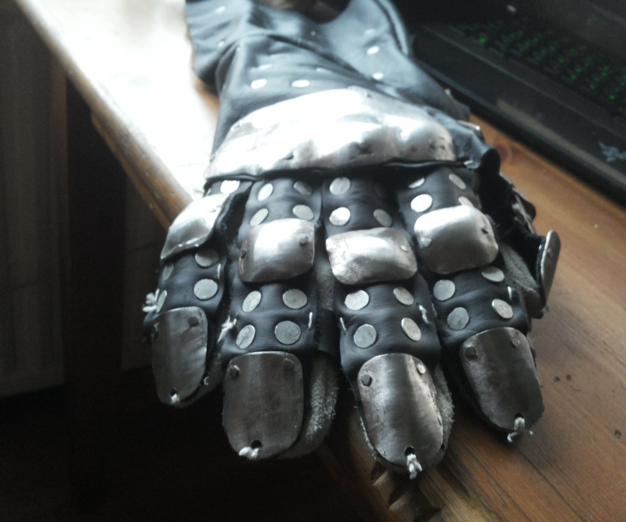 Medieval Visby Gauntlet : 7 Steps (with Pictures) - Instructables