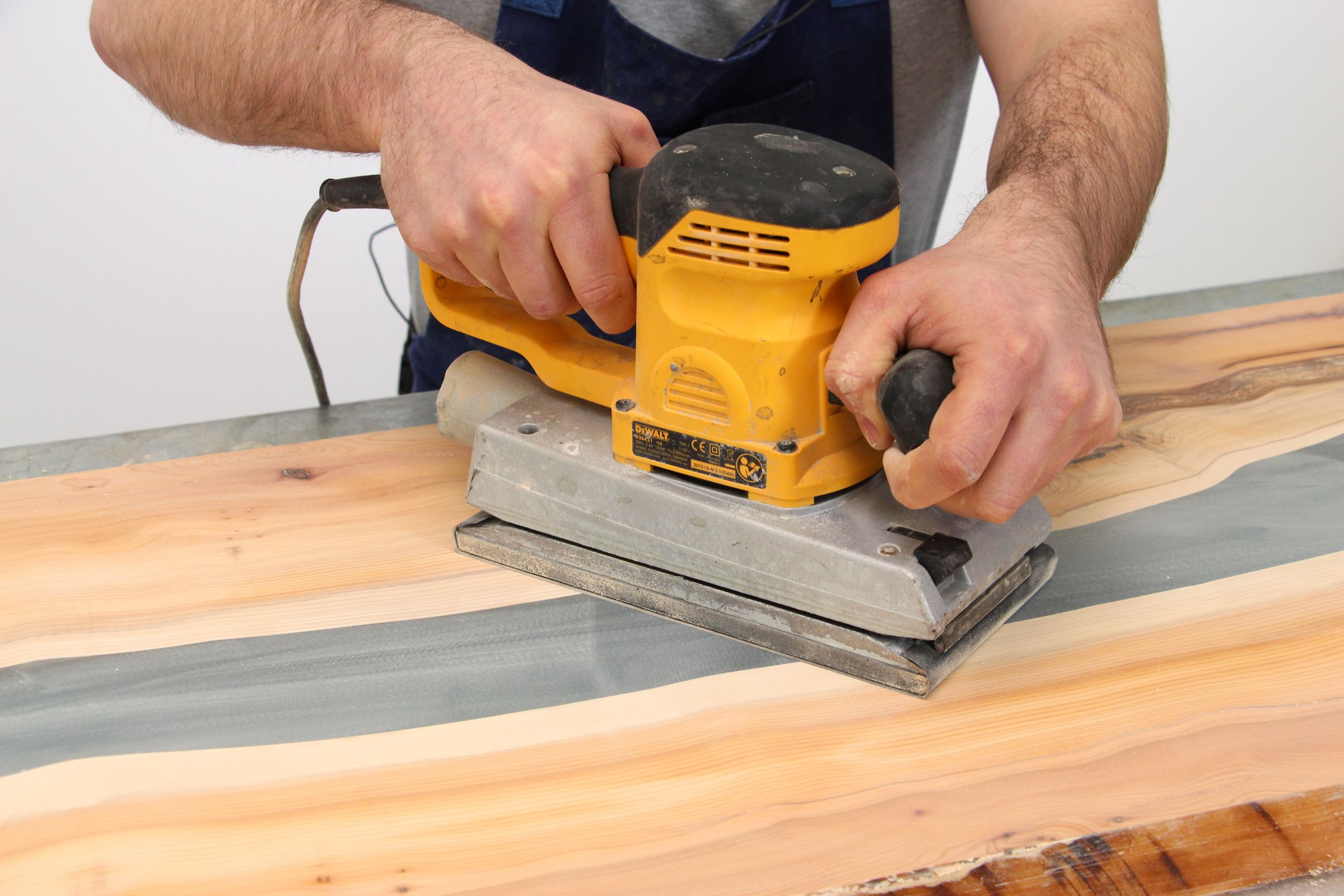 DIY Resin River Table Using Clear Epoxy Casting Resin and Wood : 12 ...