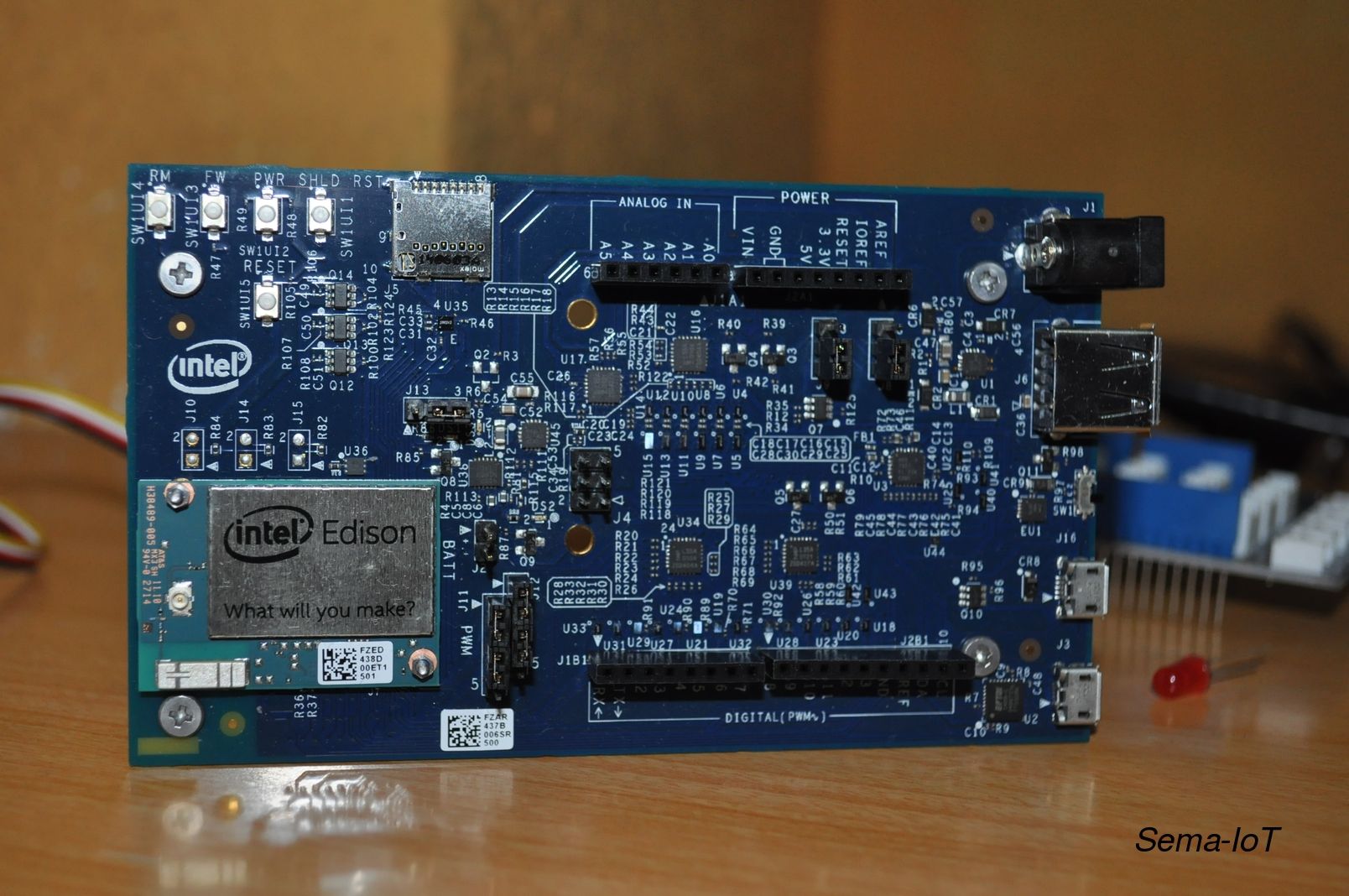 Intel IoT EDI - Monitoring a Comfortable and Safe Environment (with ...